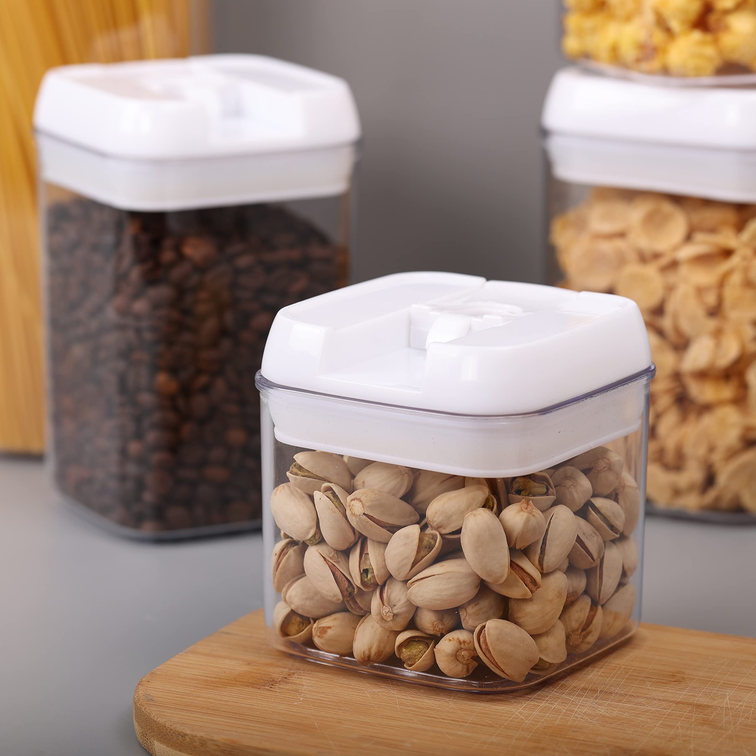 Airtight Food Storage Containers, Vtopmart 6 Pieces Medium BPA Free Plastic Containers with Easy Lock Lids, for Kitchen Pantry Organization and Storage, Include 24 Labels,1.5L-1.4 quart