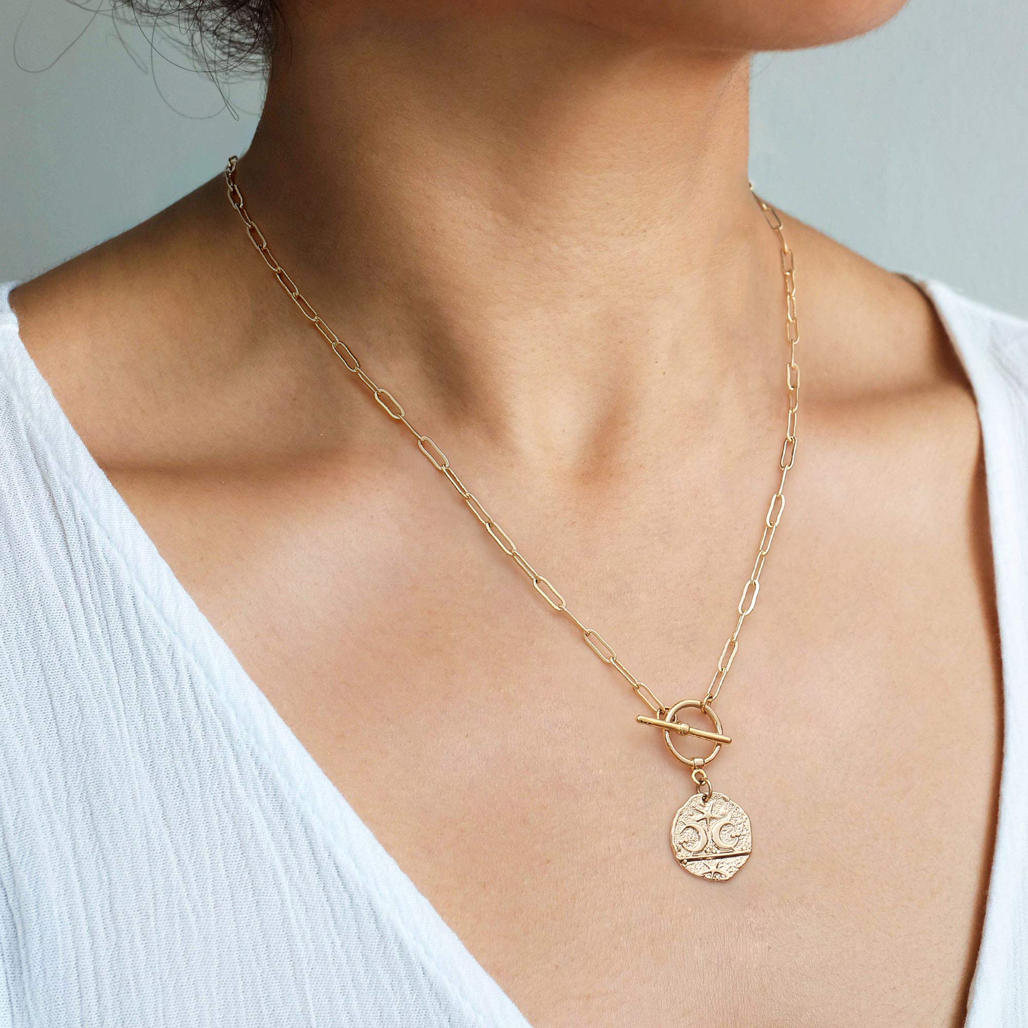 Aobei Pearl Moon and Star Medallion Pendant Necklace 18k Gold Oval Link Chain Choker Large Celestial Charm Layering Jewelry 20ββ