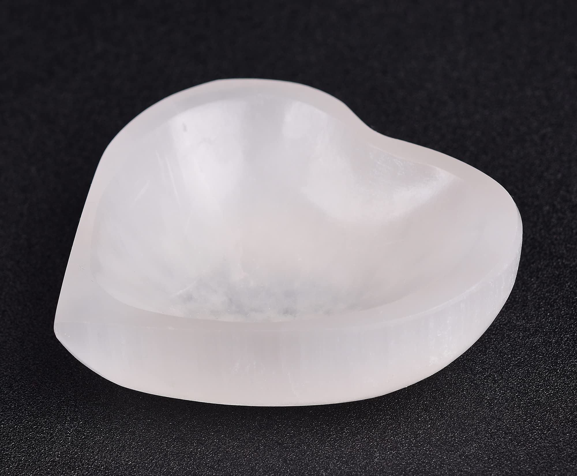 AMOYSTONE Natural Selenite Bowl Heart Shaped Selenite Plate for Crystals 4-4.7" for Reiki Healing Meditation Decoration