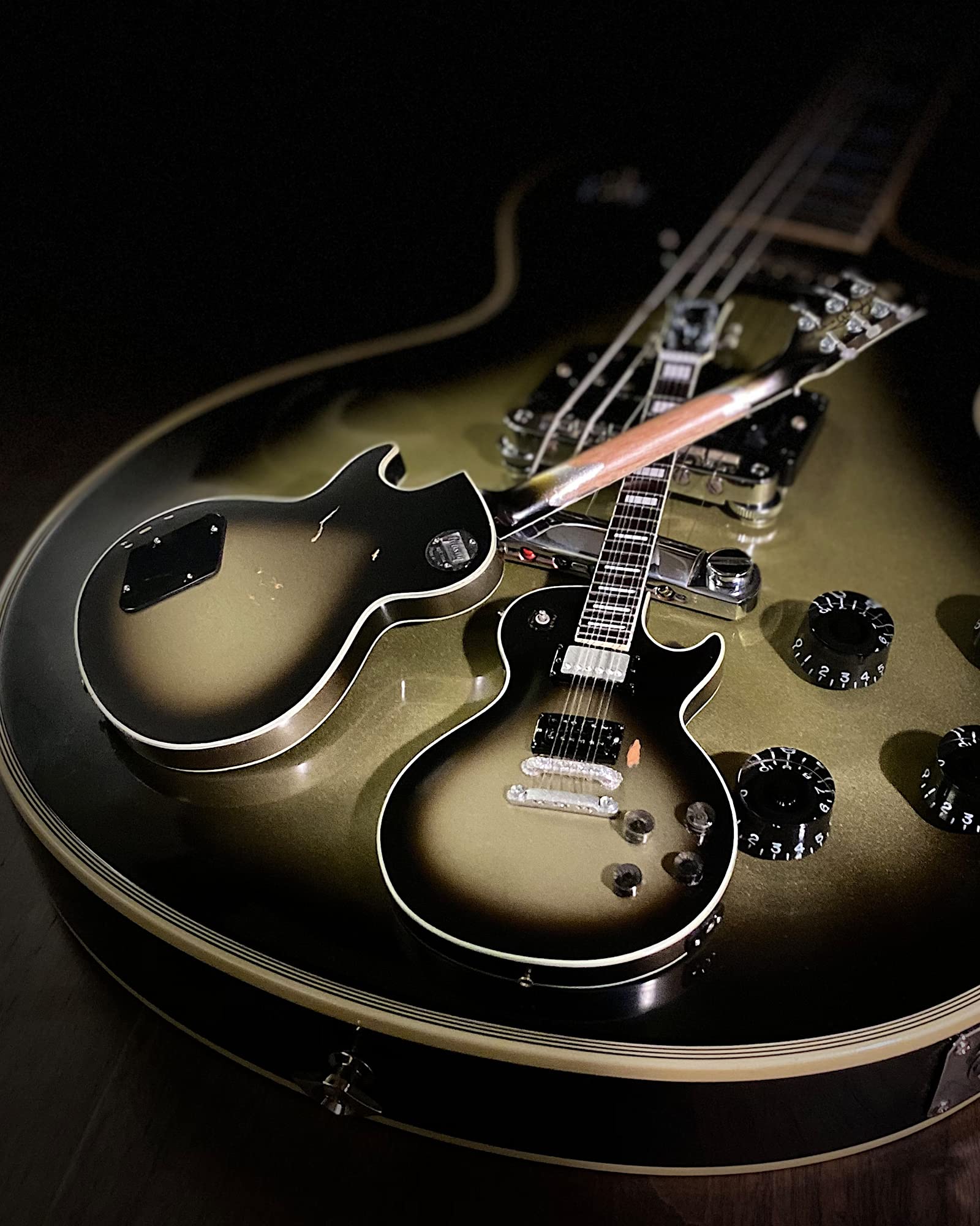 AXE HEAVEN Adam Jones Les Paul Custom Silverburst Mini Guitar 1:4 Scale Replica