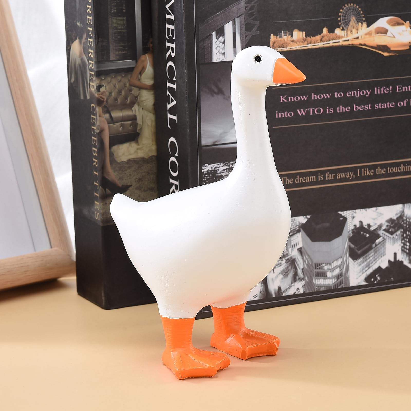 Goose Magnetic Key Holder, Resin Goose Duck Figurine Statue Magnetic Tool Holder, Cute Animal Figurines Key Holder, Hanging Storage Rack Ornament, Animal Figurines Key Storage Rack for(Orange)