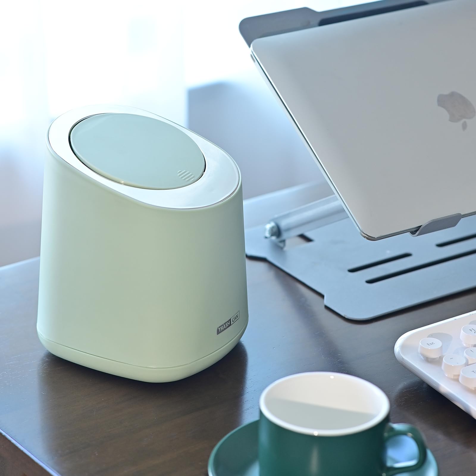 hocieiney Green Mini Trash Can, Desktop Trash can, Removable Small grabage can, Tiny Plastic Little Trash can gor Living Room,Press-Type Countertop Wastebasket with Lid.