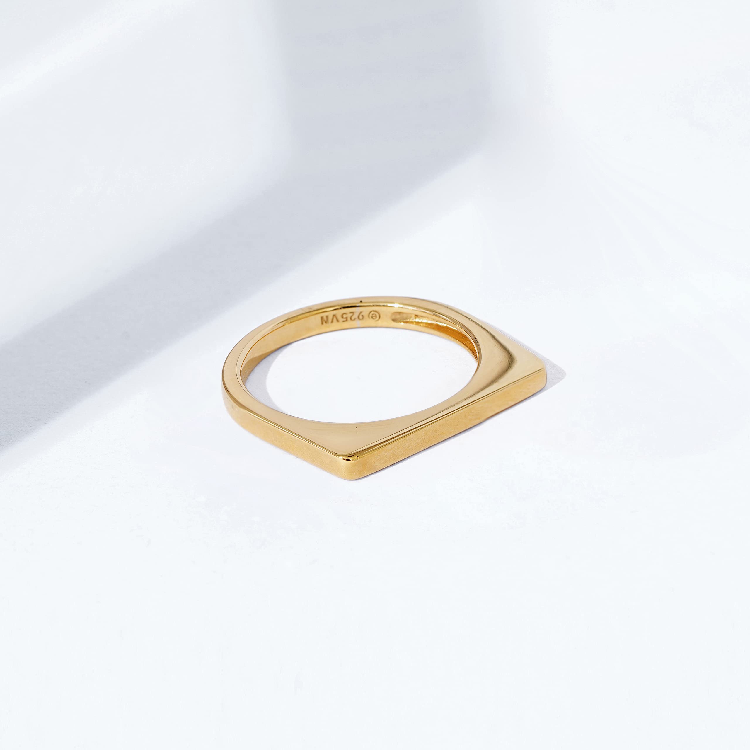 Amazon Essentials 14K Gold Plated Sterling Silver Bar Ring Size 10, Yellow Gold