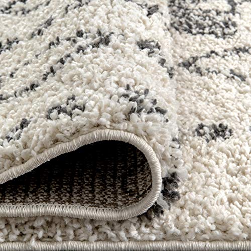 Amazon Brand – Rivet Contemporary Polypropylene Area Rug, 2' 8" x 8', Ivory
