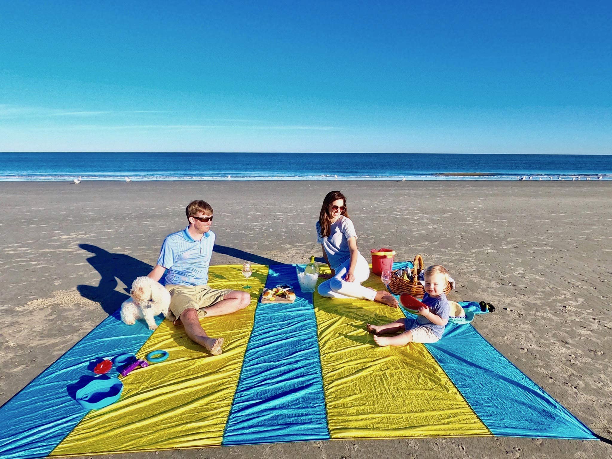 AQUATUS Premium XXL Beach Blanket Sandproof Water Resistant Quick Dry Mat 10ft by 9ft for 1-8 Adults with 4 Metal Stakes, 4 Corner Pockets, Secure Clip and Strap, and Attached Bag