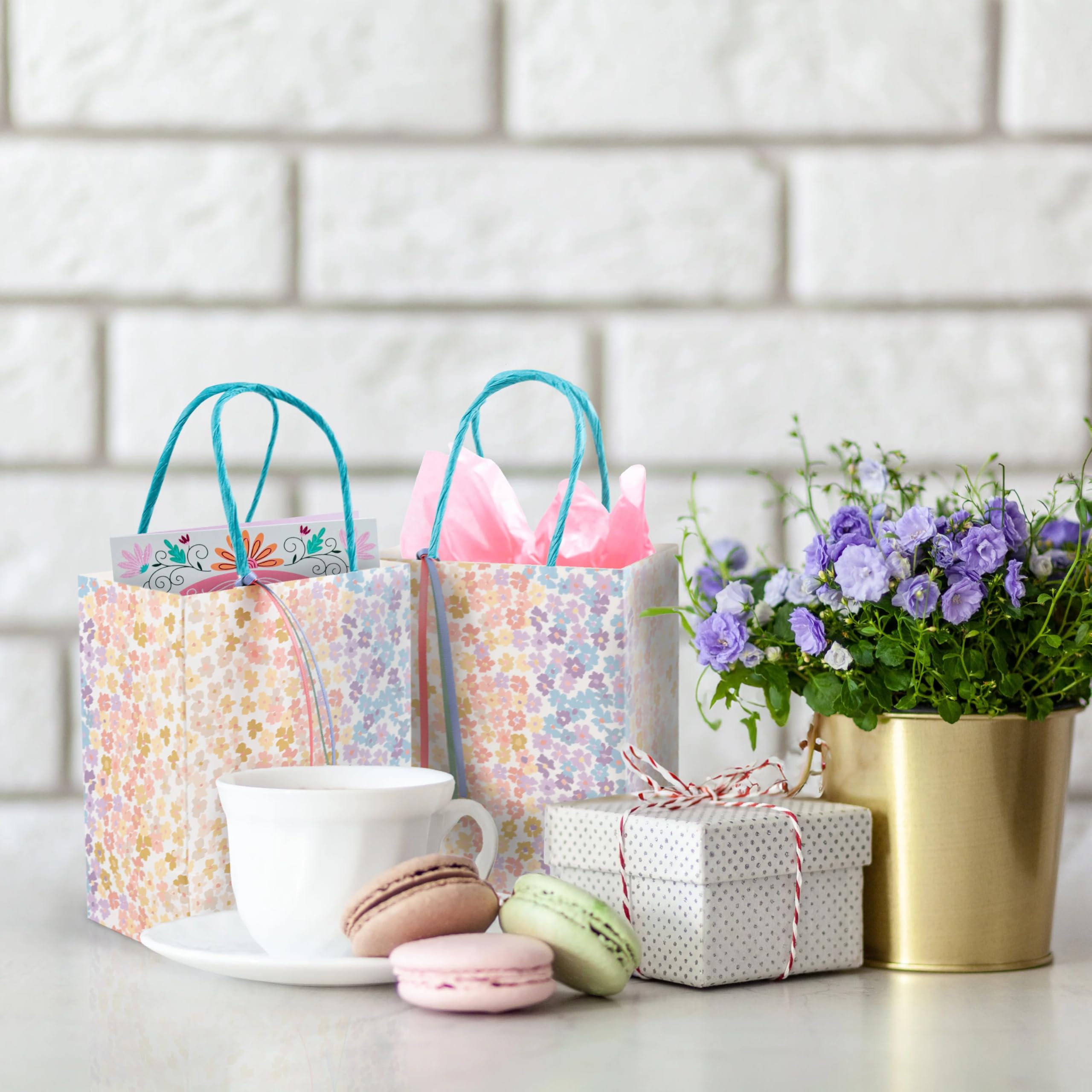 Cheerland Floral Gift Bags with Ribbons Colorful Daisy Paper Goodie Bag Tea Party Pastel Candy Bags Baby Shower Flower Kids Birthday Girls Fairy Garden Party Supplies & Favors - Pack of 8