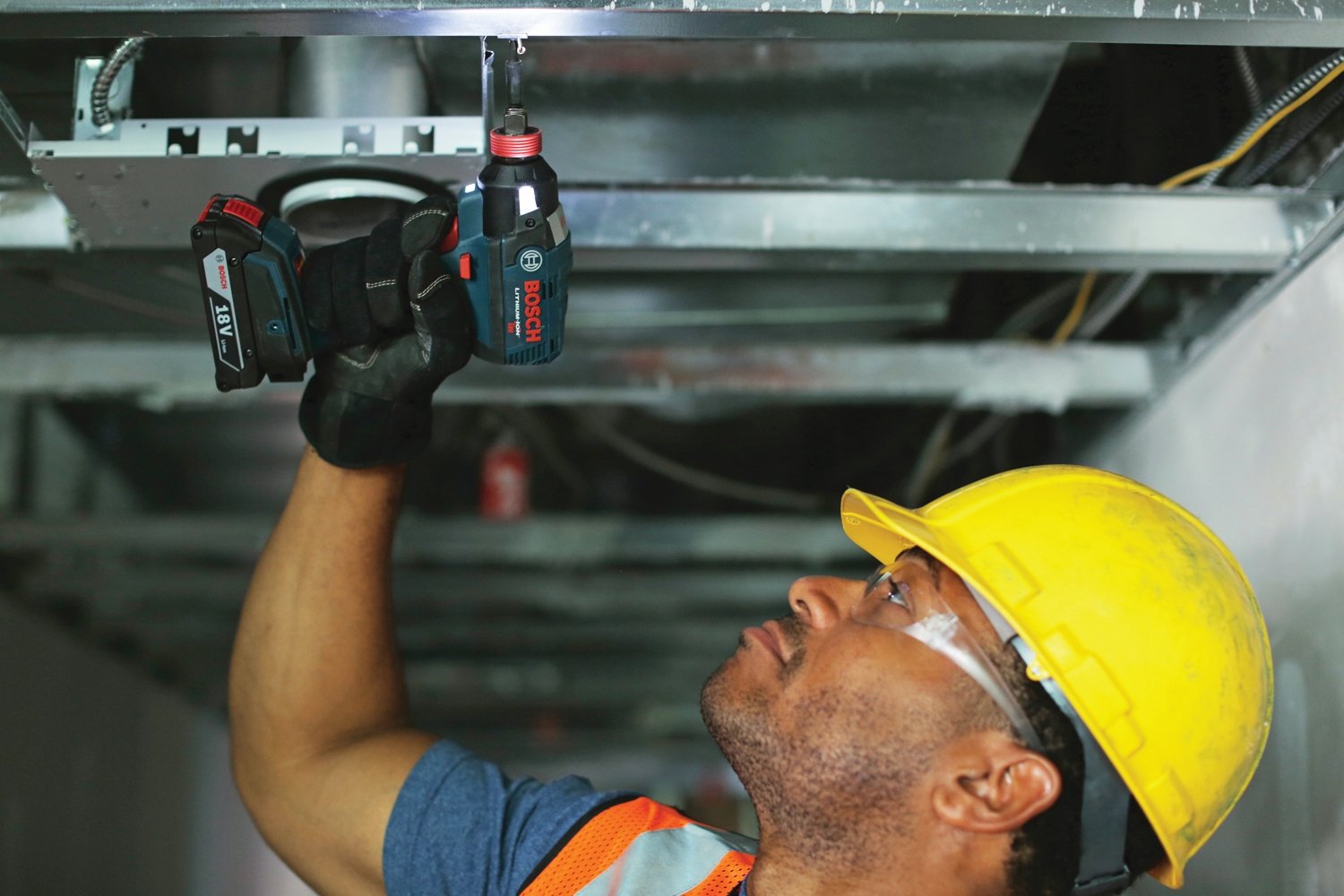 Bosch CLPK251-181 18V 2 Tool Combo Kit with 1/4" and 1/2" Socket Ready Impact Driver and 1/2" Hammer Drill/Driver, Blue
