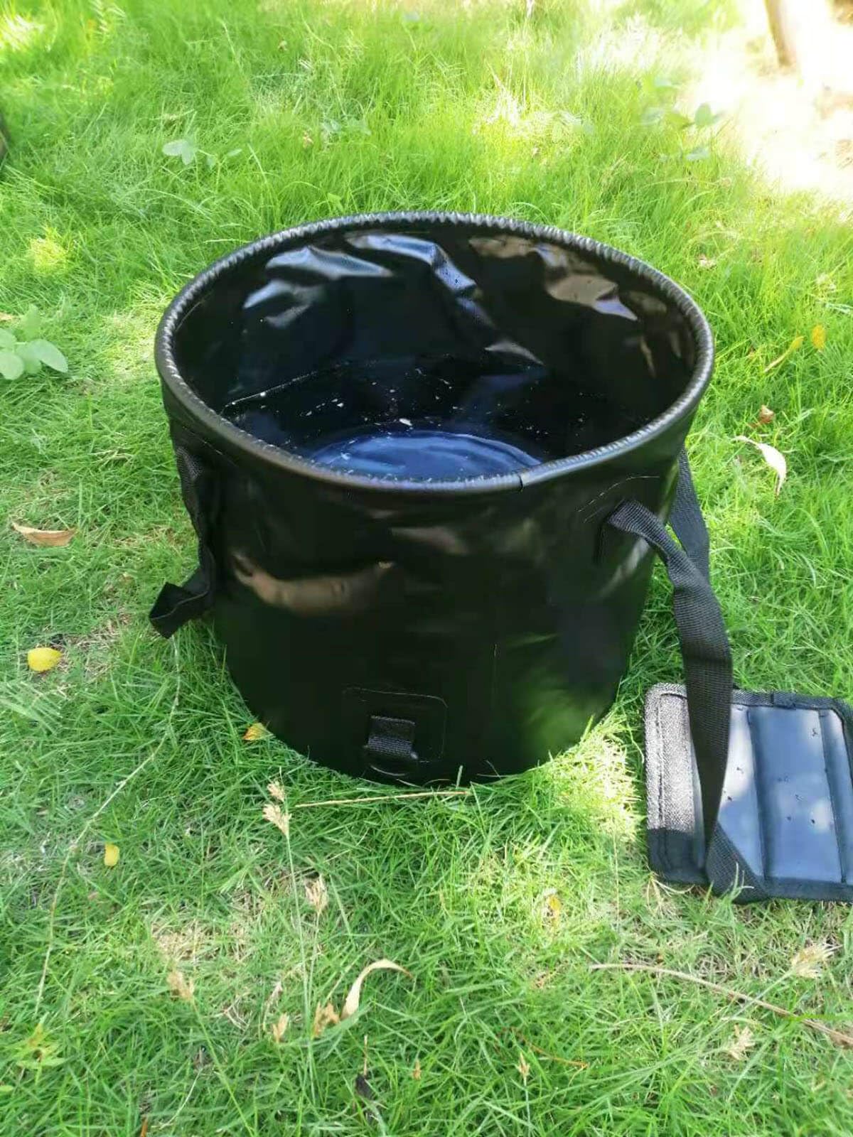 BANCHELLE Collapsible Camping Bucket with Lid 5 Gallon for Traveling Fishing Gardening (Black, 20L)