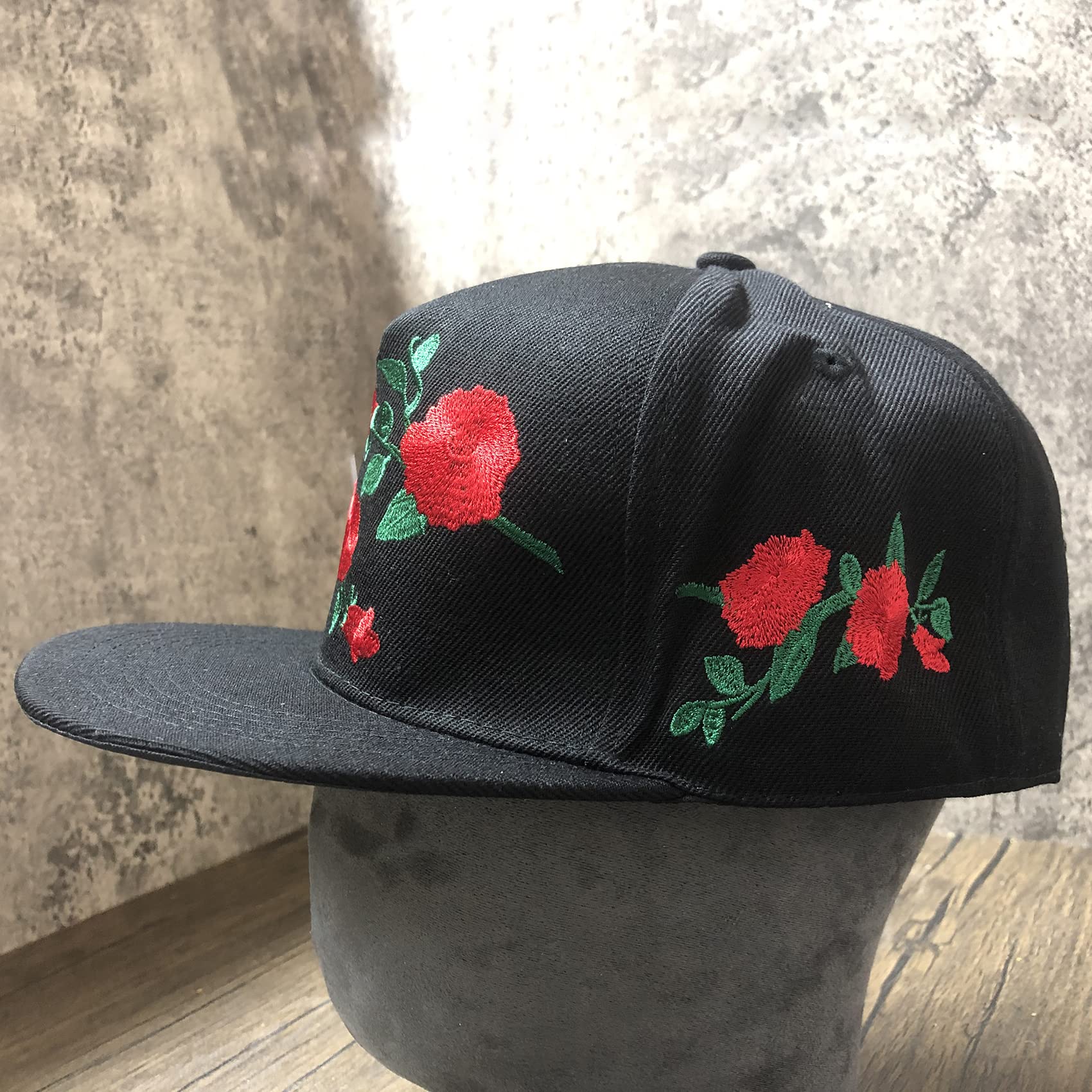 AyCaiu Outdoor Sports Snapback Hat with Embroidery Rose, Flat Bill Baseball Cap for Men & Women (Black)