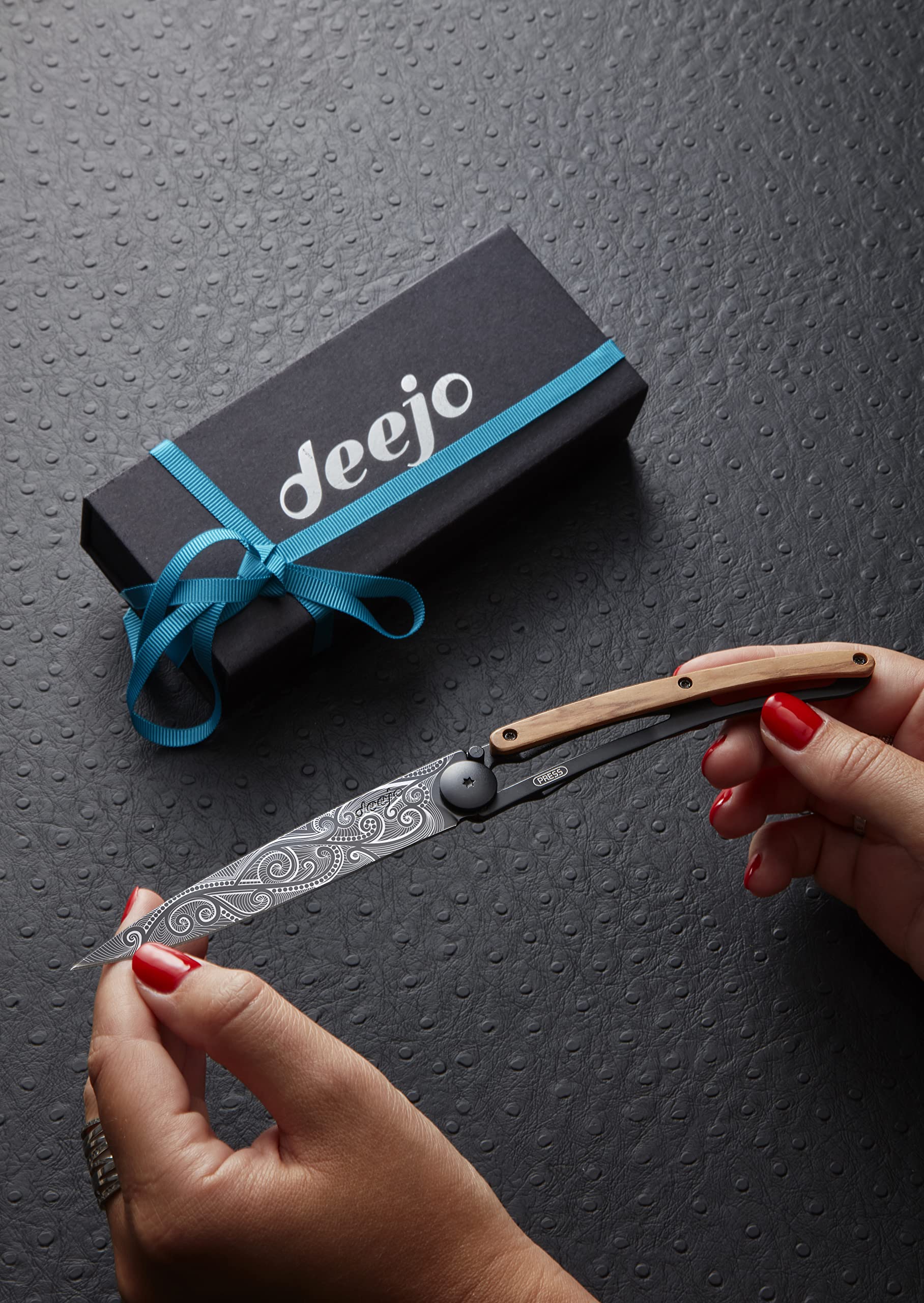 deejo - Serrated 1.3 OZ, Olive Wood, Black Titanium, Pacific - Ultra-Light Pocket Folding Knife with a Belt Clip - Stainless Steel Z40C13