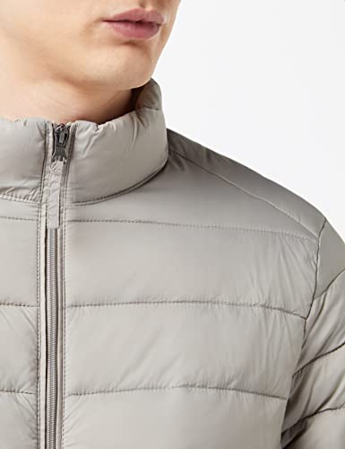 Amazon Essentials Men's Packable Lightweight Water-Resistant Puffer Jacket (Available in Big & Tall), Light Grey, Medium