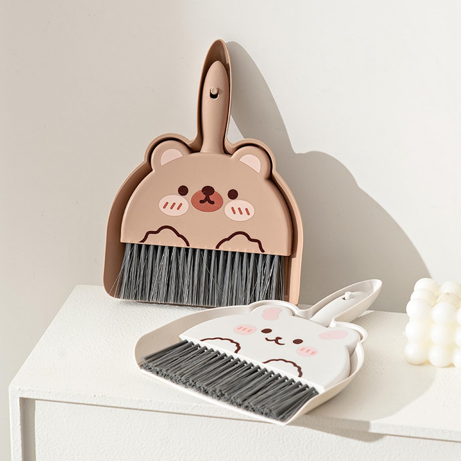 ulafbwur Mini Dustpan and Brush Set, Cartoon Pattern Cleaning Set, 2pcs/set Small Broom Dustpan Set, Keyboards Cleaning Mini Broom Dustpan Set, Compact Dust Pan and Hand Broom for Cleaning Brown
