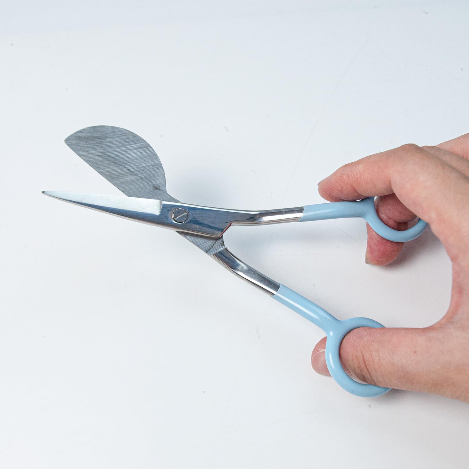 Duckbill Scissors, 6" Duckbill Shears For Art, Crafting, Fabric, Thread, Needlework and Embroidery (Blue)