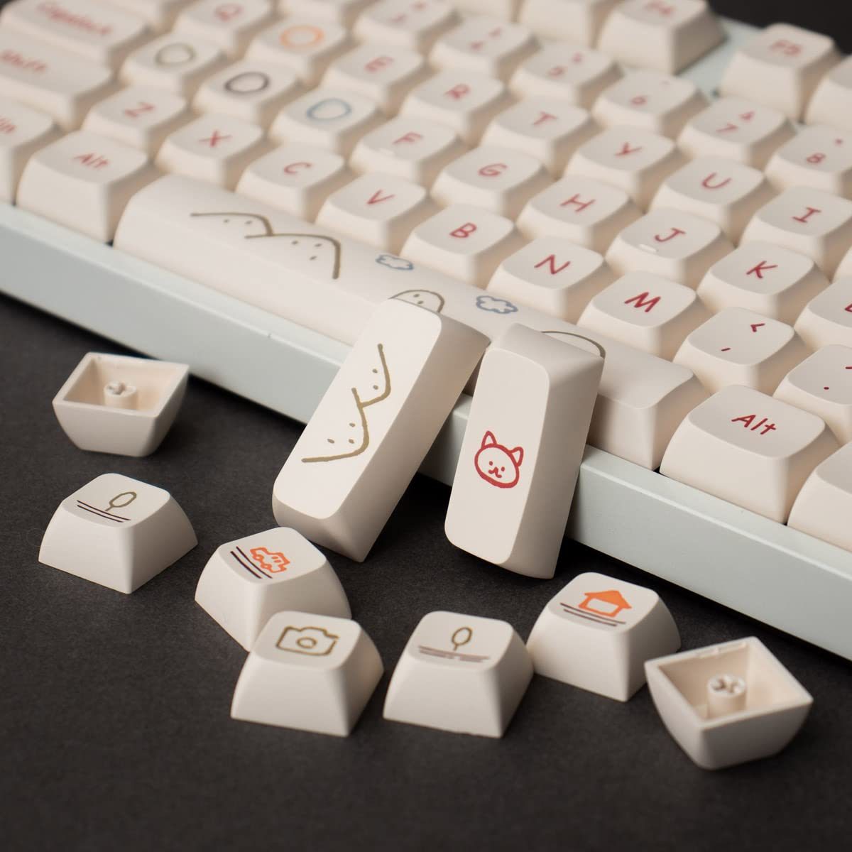 Sumgsn Keycaps 131 Keys XDA Profile PBT DYE-SUB Graffiti Cartoon Theme ANSI Layout with 6.25u Space Bar 1.75u/2u Shift Keycap Mechanical Keyboard