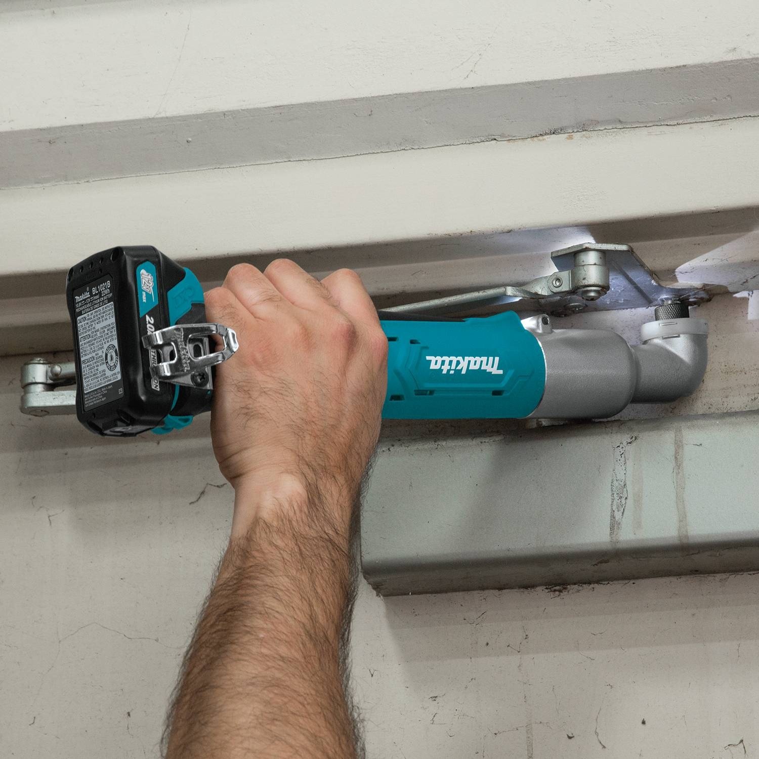 Makita LT01R1 12V max CXT Lithium-Ion Cordless Angle Impact Driver Kit