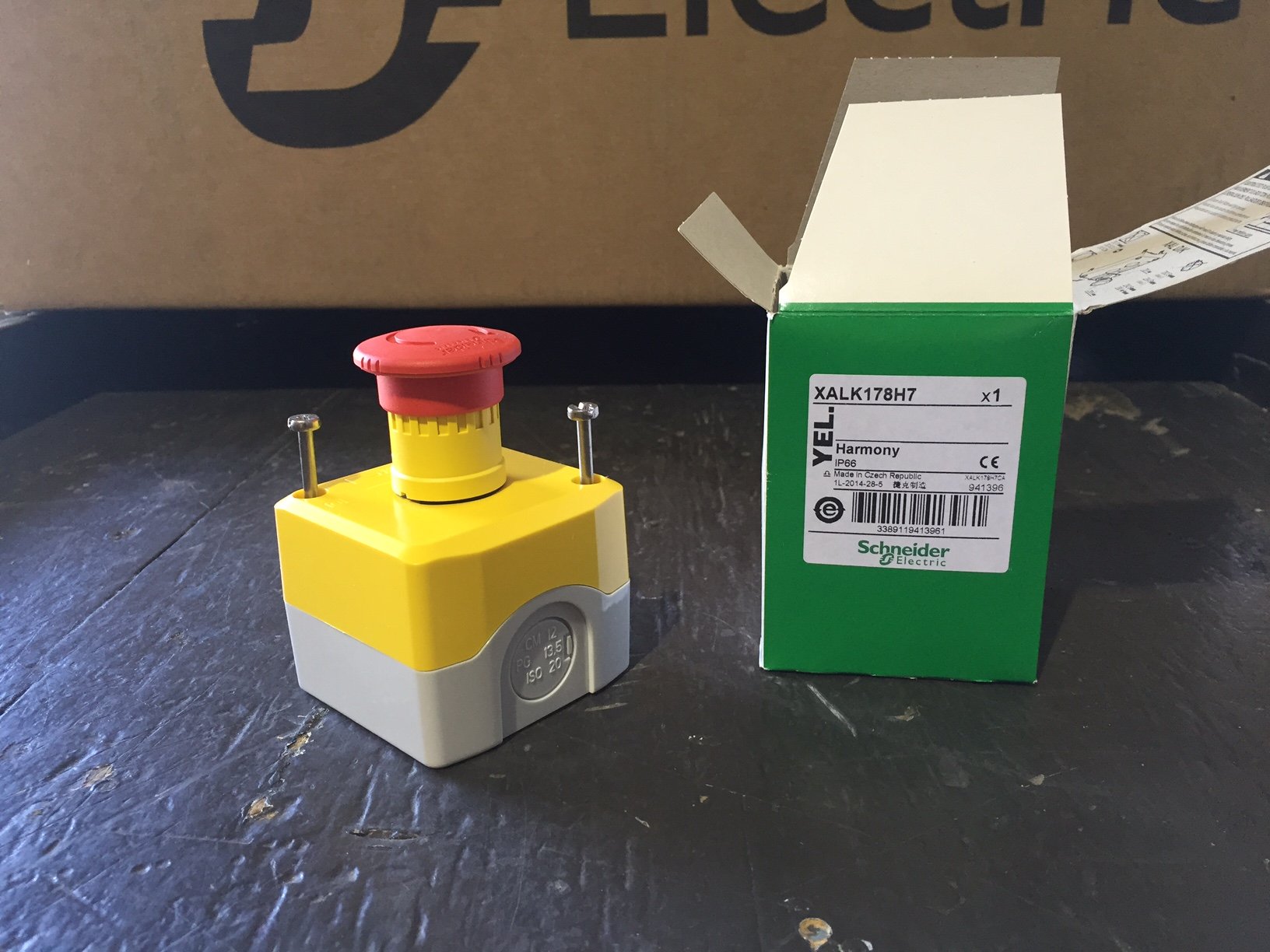 Schneider Electric XALK178H7 Push Button Enclosure 600Vac 10A Xalb Sp, Black