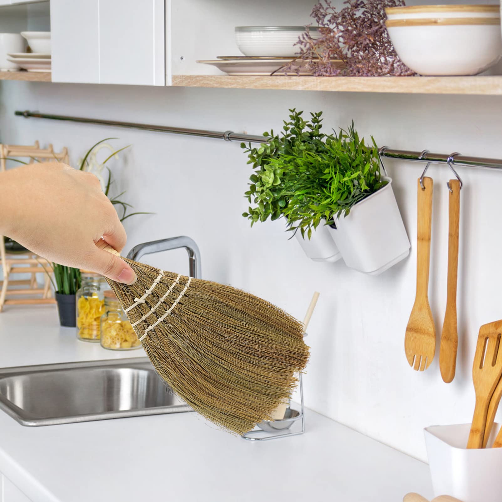 BESTonZON Manual Broom Vintage Broom 2Pcs Desktop Broom Retro Asian Straw Broom Natural Flower Grass Broom Manual Whisk Broom for Home Kitchen Sweeping Broom Short Handle Broom