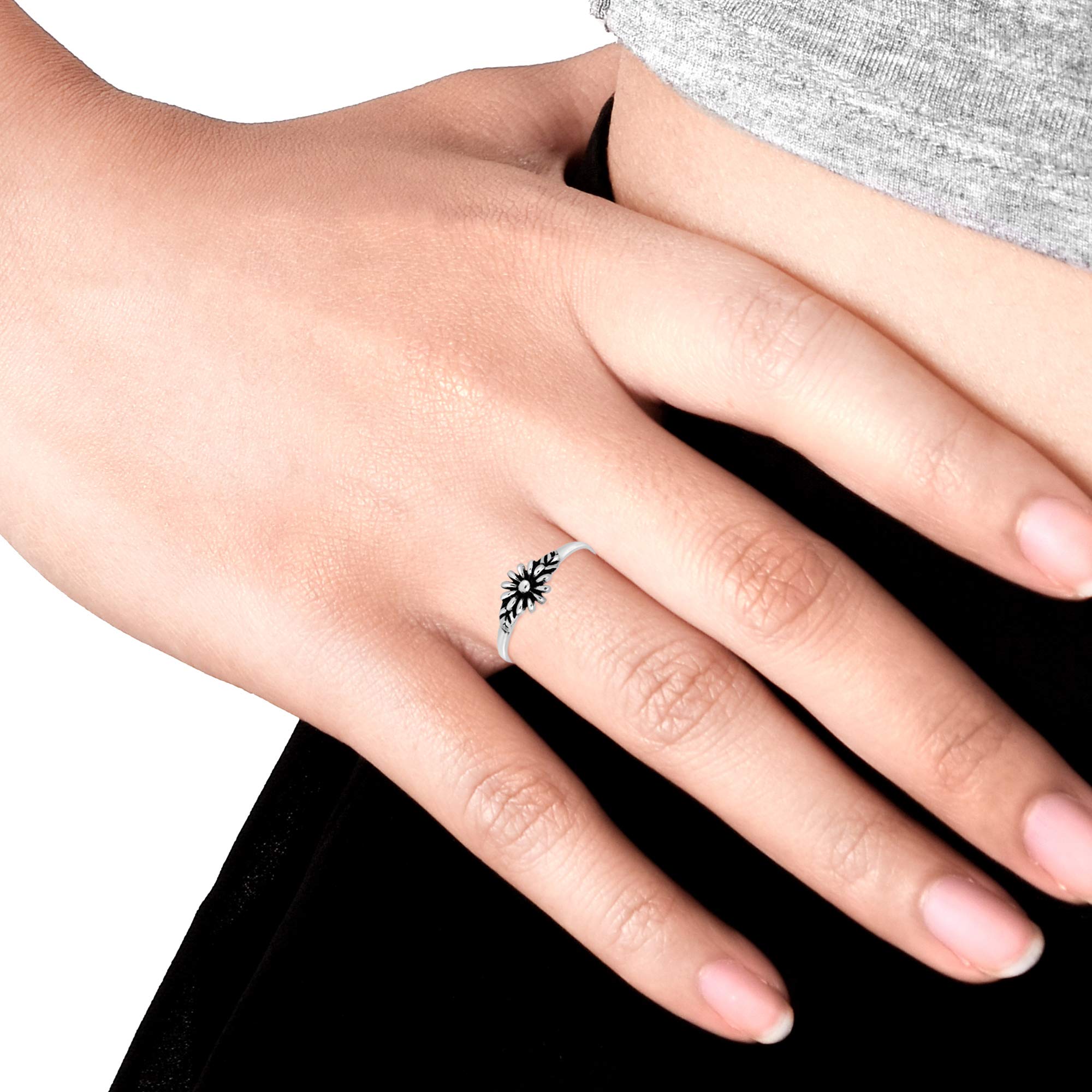AeraVida Cute Springtime Daisy in Bloom .925 Sterling Silver Floral Band Ring (9)