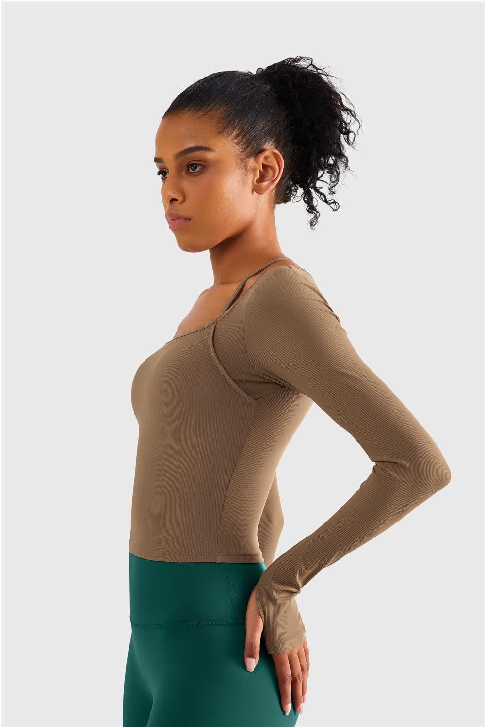altiland Long Sleeve Workout Shirts for Women with Built in Bra, Fitted Athletic Running Crop Top Ribbed Tee Shirts(Deep Khaki,M)