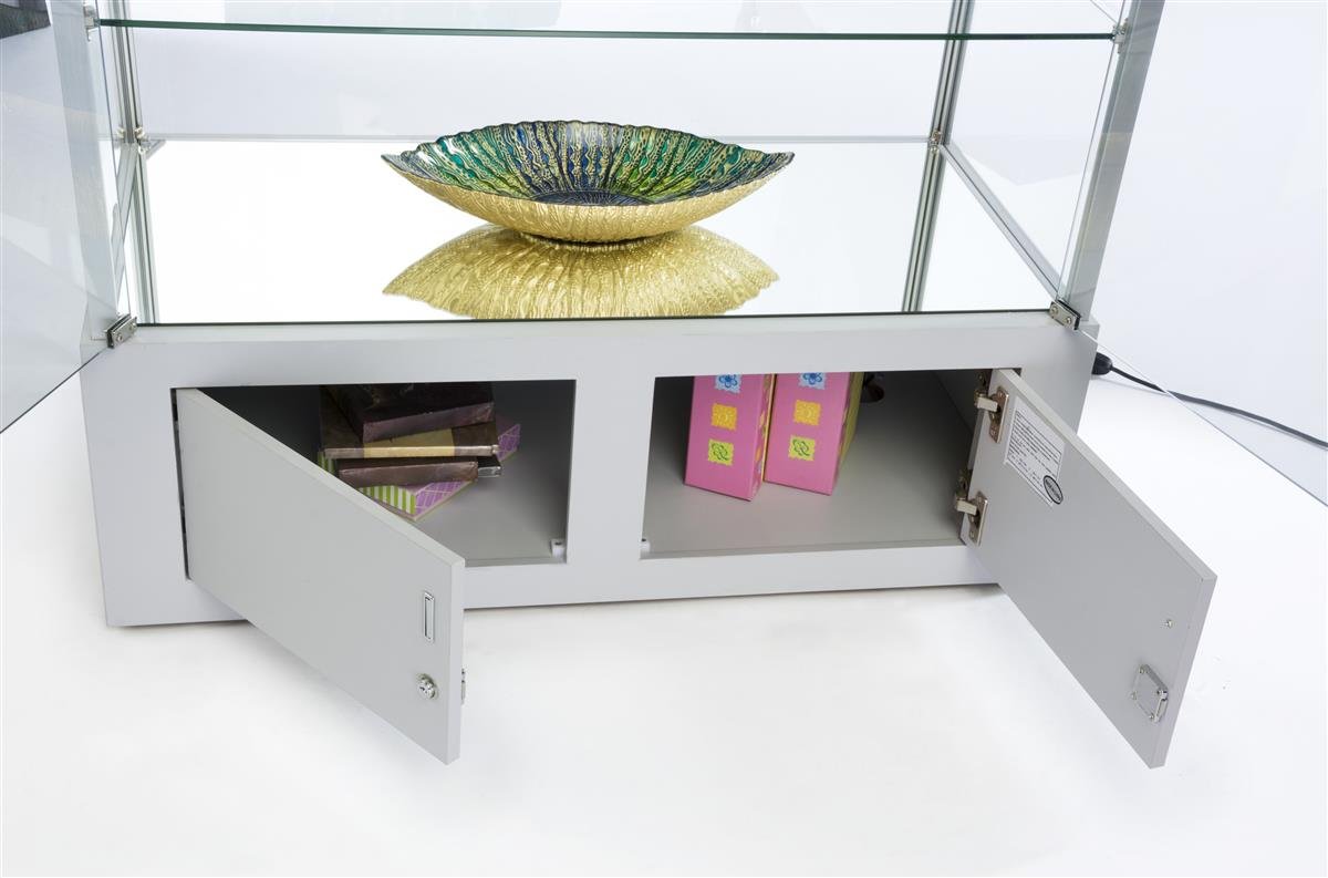 Displays2go, Tall Glass Showcase, Aluminum, Tempered Glass, Melamine – Silver, Clear (SMPLTW02SV)