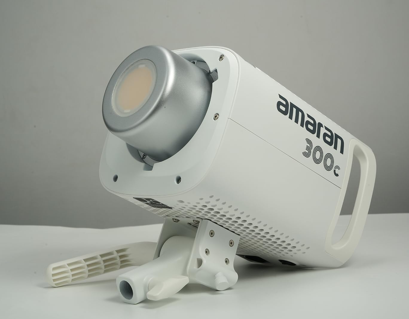 Aputure Amaran 300c RGB COB Video Light Bowen Mount 2,500K to 7,500K CCT with G/M Adjustment 26,580 lux @ 1m with Hyper Reflector (White (300c))