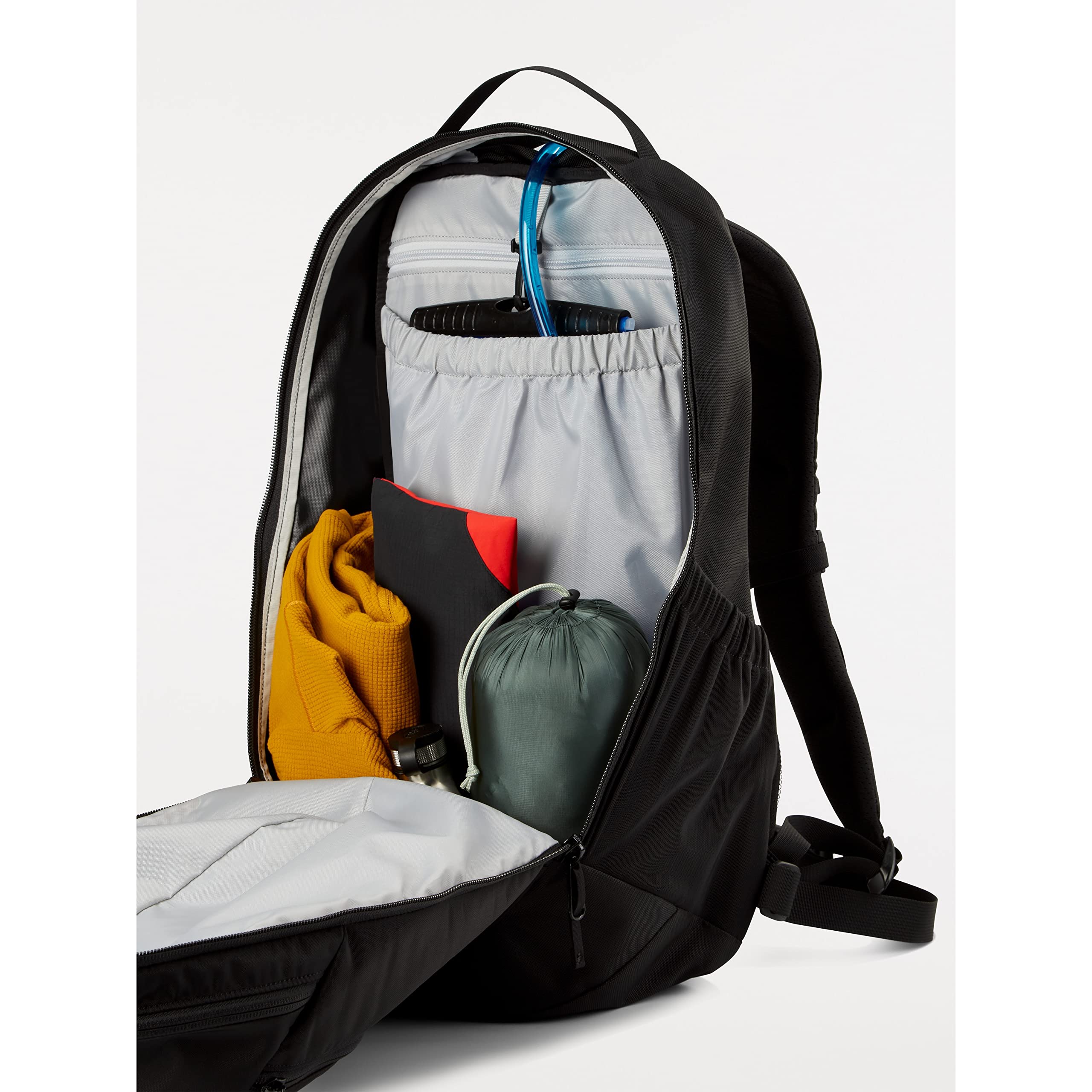 Arc'teryx Mantis 26 Backpack | Versatile Mid-Size Pack for Daily Use and Day Hikes | Black, One Size