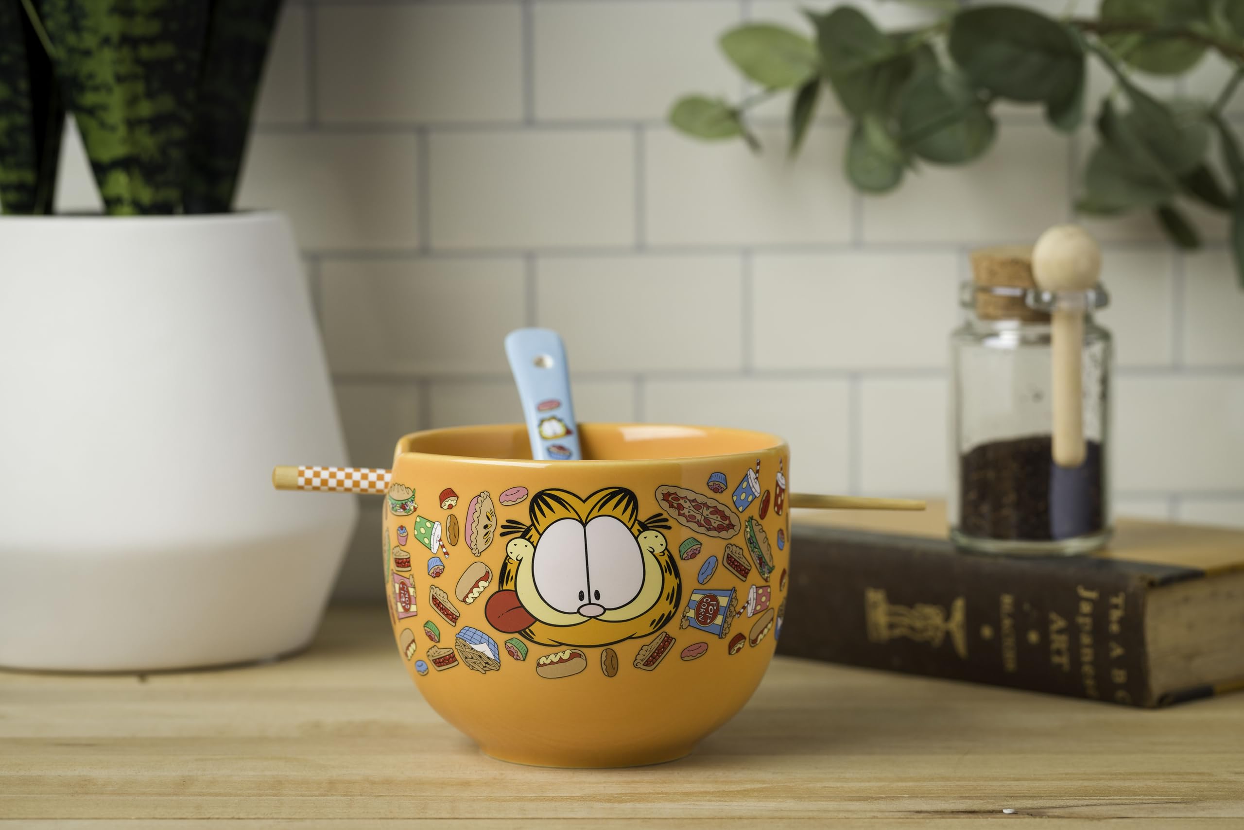 Silver Buffalo Garfield Hungry Junk Food Ceramic Ramen Noodle Rice Bowl with Chopsticks and Spoon, Microwave Safe, 20 Ounces