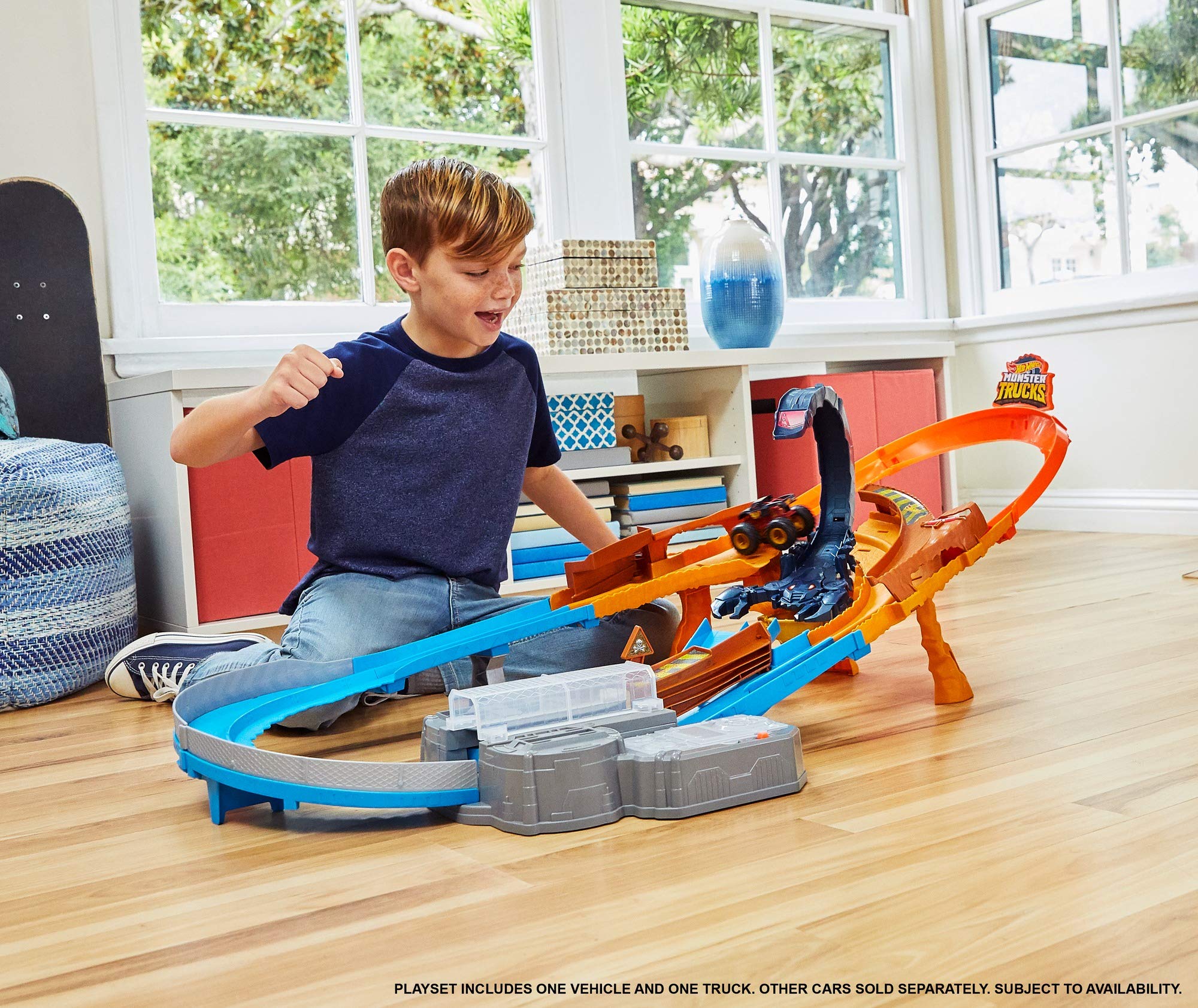 Hot Wheels Monster Trucks Scorpion Sting Raceway 3.5 feet Motorized Track Set with Giant Scorpion, 1:16 scale Monster Truck Podium Crasher & 1 Hot Wheels 1:64 Scale Night Shifter Model