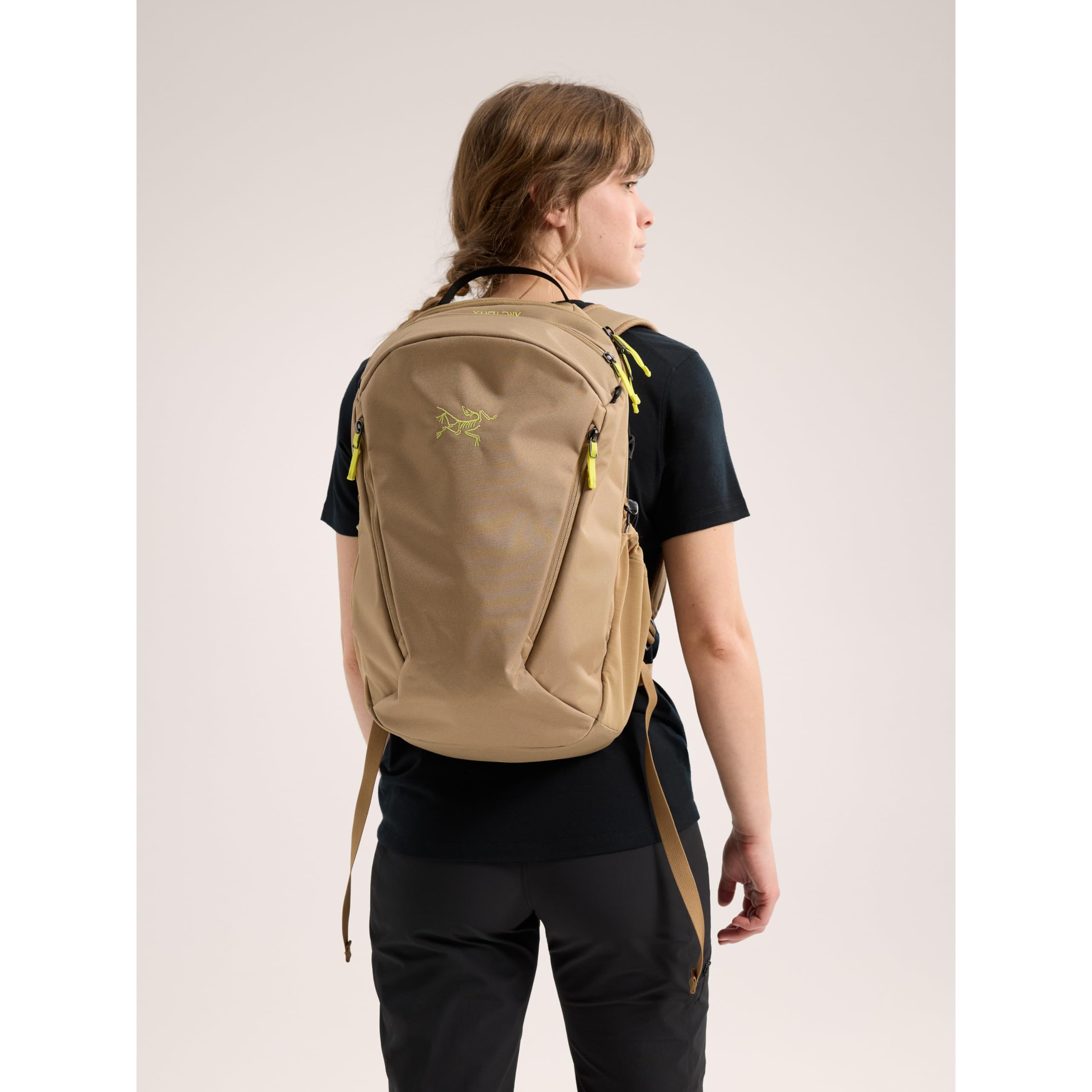 Arc'teryx Mantis 26 Backpack | Highly Versatile 26L Daypack | Smoke Bluff, One Size
