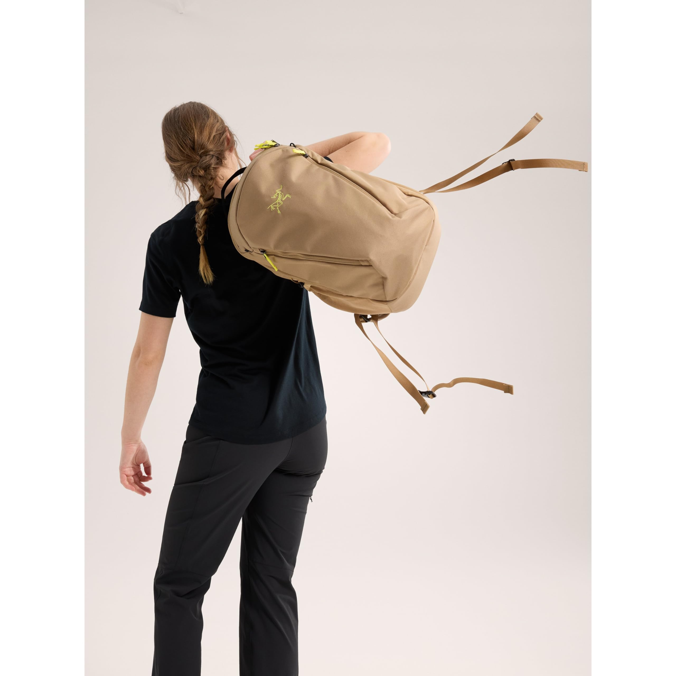 Arc'teryx Mantis 26 Backpack | Highly Versatile 26L Daypack | Smoke Bluff, One Size