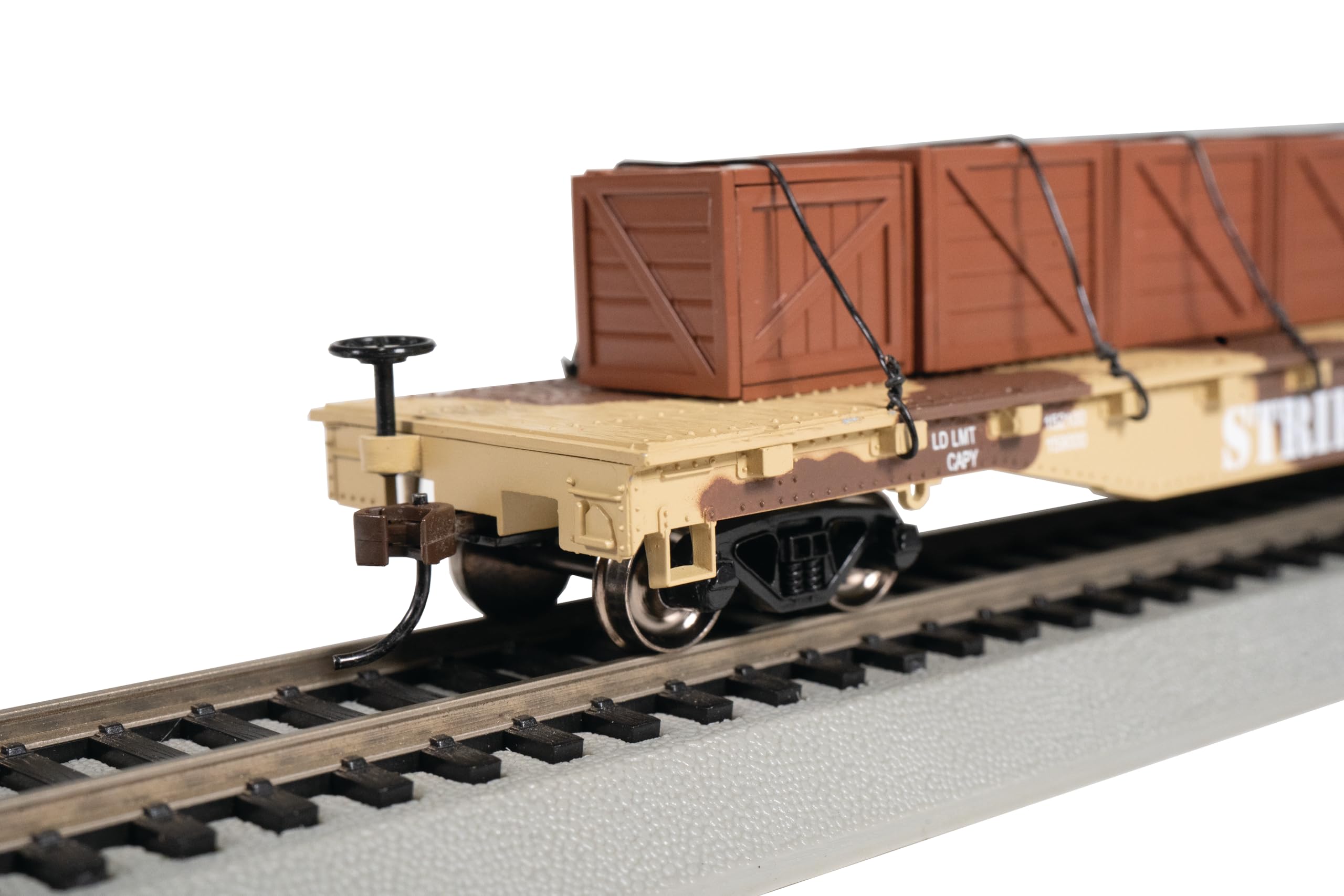 Bachmann Trains - 52’ Center Depressed Flat CAR - Desert Camouflage with CRATES - HO Scale