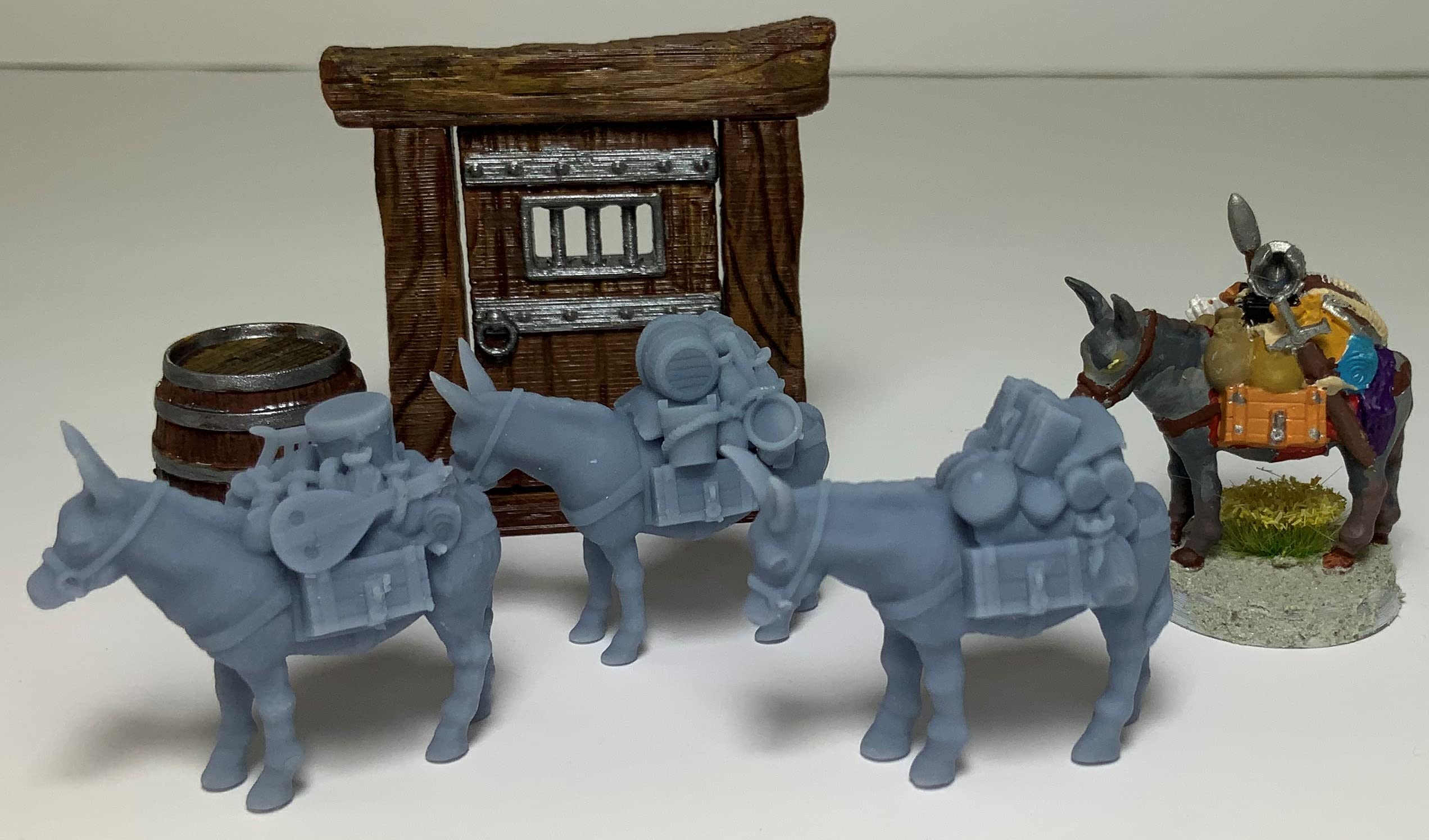 HERO Creations - 4 Mules - RPG - Dungeons and Dragons - DND - Pathfinder - Lord of The Ring - Figurine Miniature (Gray/Unpainted)