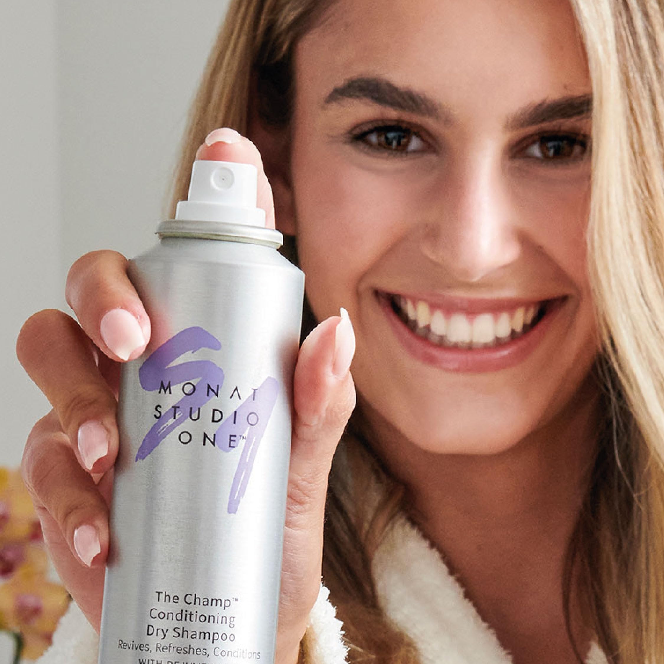 MONAT Studio One™ The Champ™ Conditioning Dry Shampoo Infused w/Rejuveniqe® - Waterless Shampoo That Absorbs Oils, Dirt & Impurities in Between Shampoos. For All Hair Types - Net wt. 113g/4 fl oz.