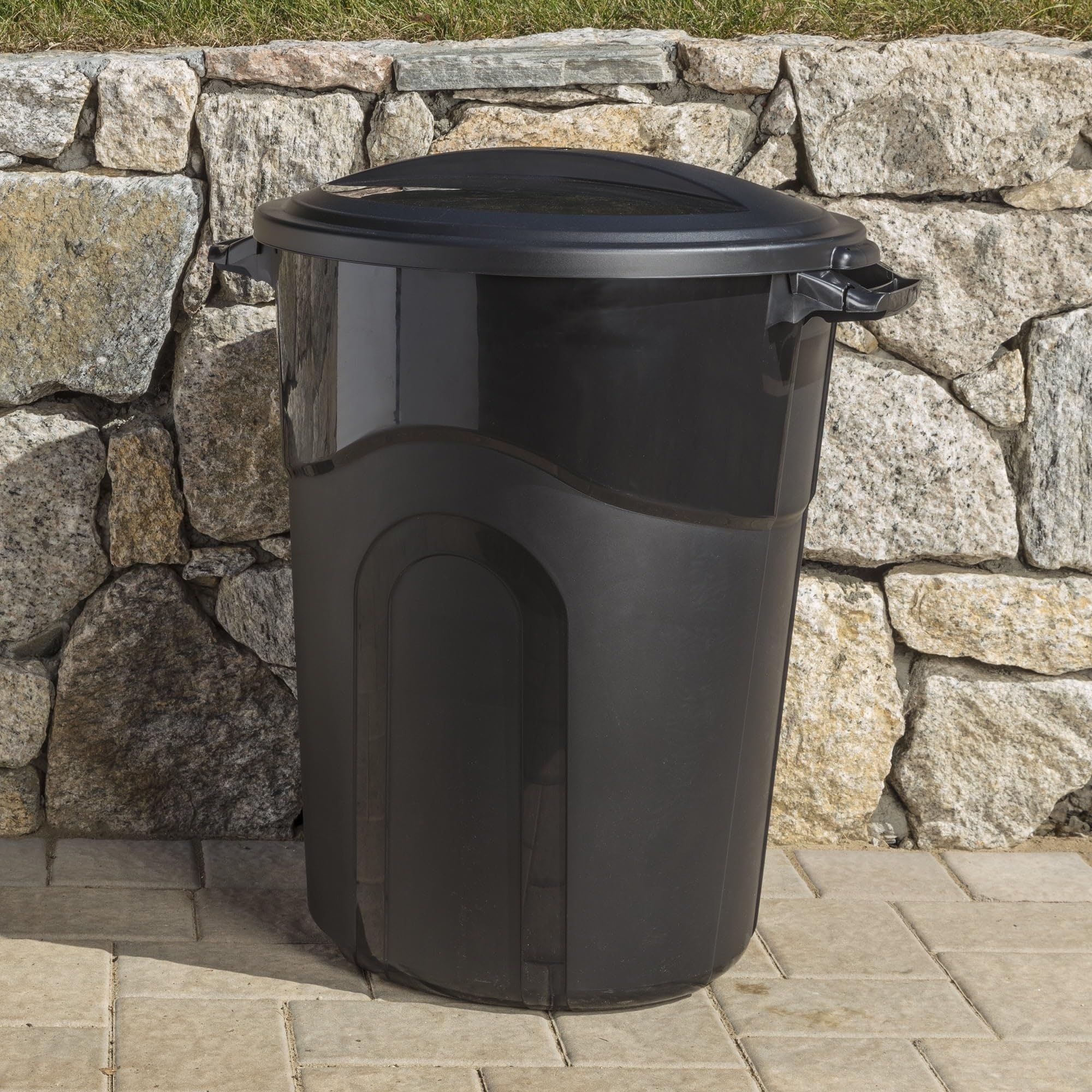PEtbon 32 Gallon Heavy Duty Plastic Garbage Can, Included Lid, Indoor/Outdoor Trash Can, Black