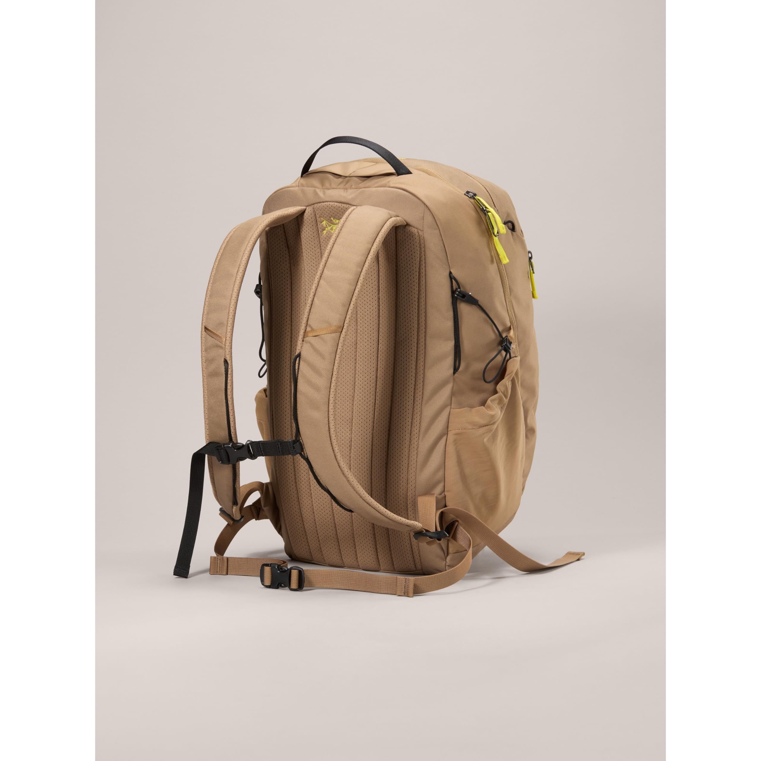 Arc'teryx Mantis 26 Backpack | Highly Versatile 26L Daypack | Smoke Bluff, One Size