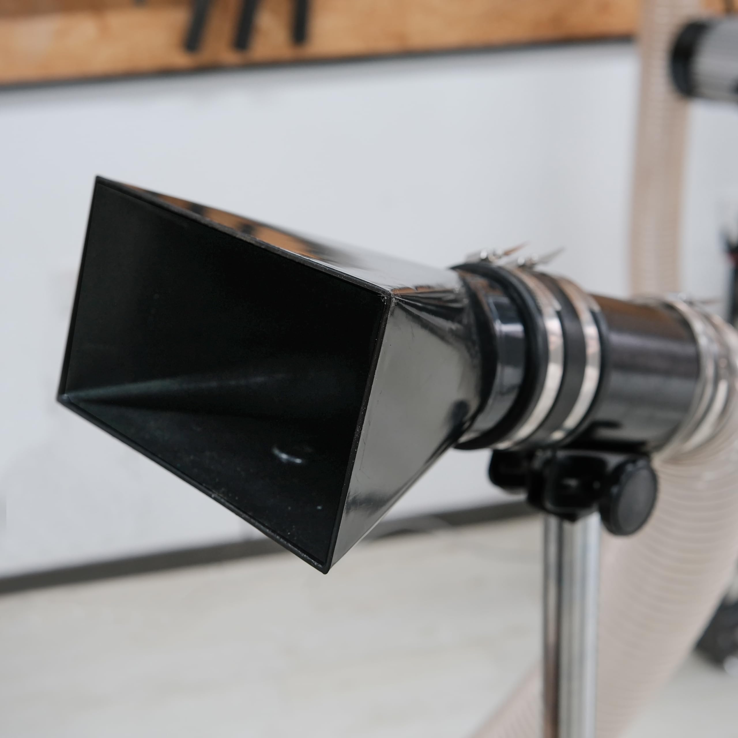 BMWOOD Deluxe Variable Height Dust Extraction Hood with Flexible Rubber Cuff for Interchangable Dust Hood.