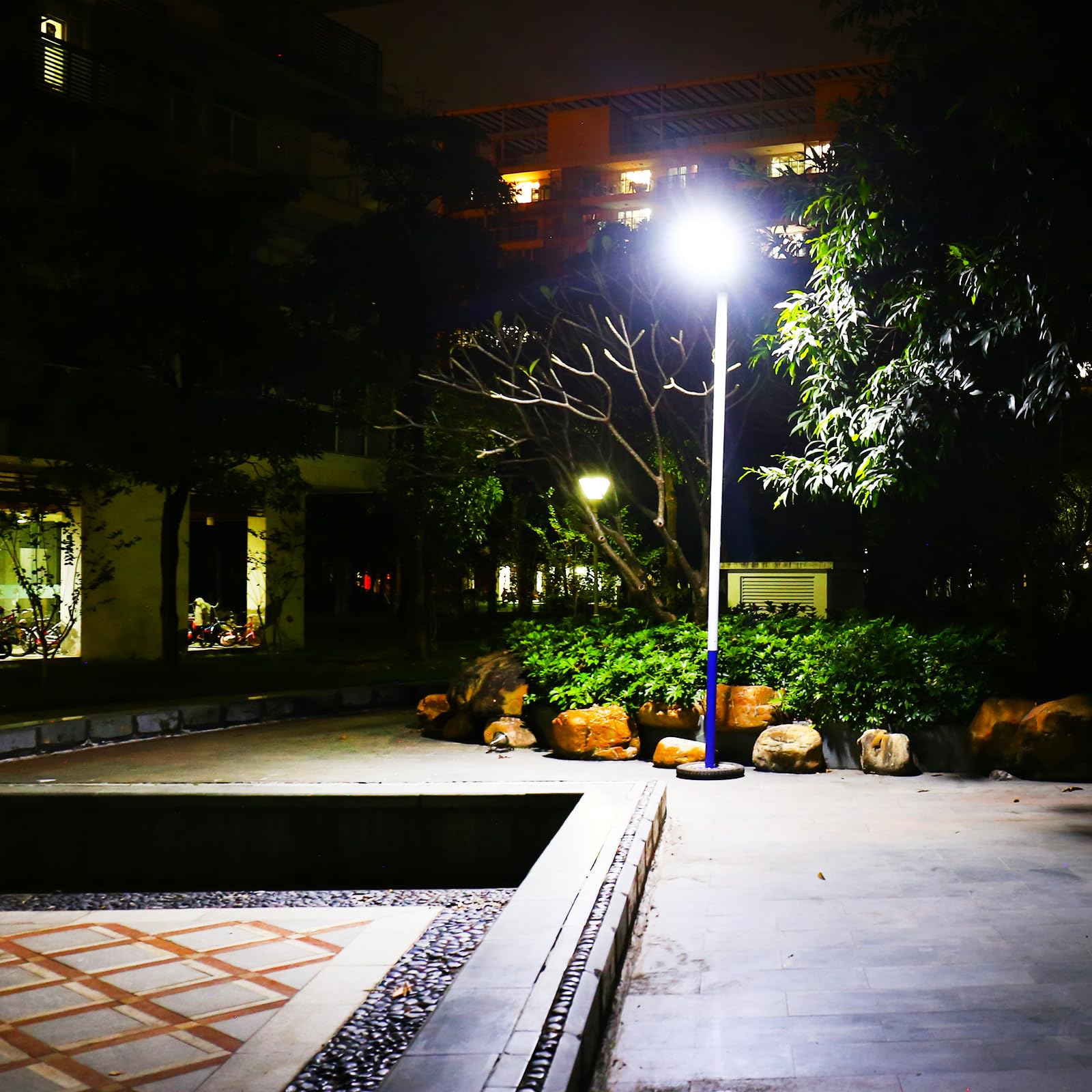 Baiston Solar Street Lights Outdoor: Dusk to Dawn Solar Parking Lot Lights with 3 Modes Motion Sensor Remote Control, 6000K 700 Leds Commercial Solar Lights for Outside, Backyard, Garage, Barn, Garden