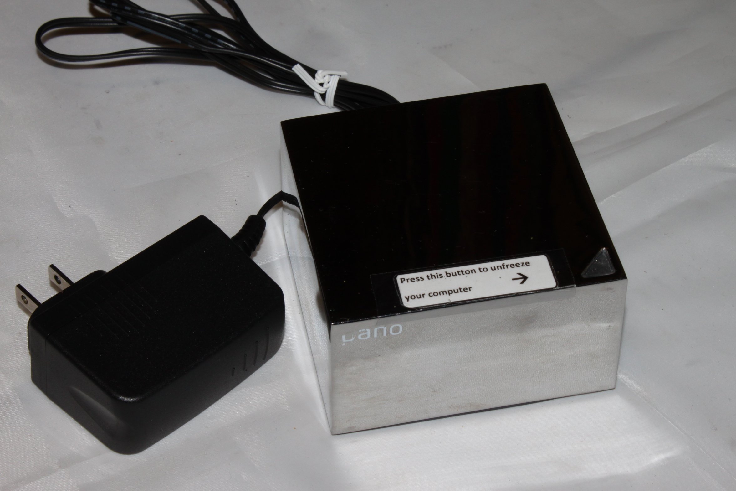 pano logic Thin Desktop Client Chrome Silver G1 N14939 with Power Supply