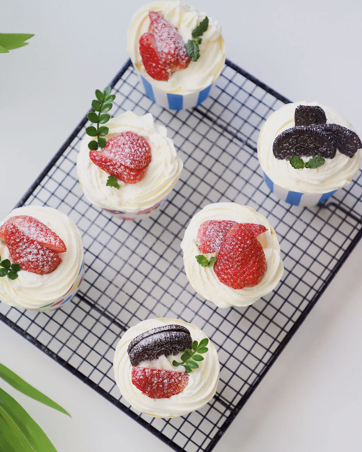Bertacy 100-Pack Disposable Wrappers Large Paper Cake Baking Cup Cupcake Muffin Cases Birthday Party Decoration