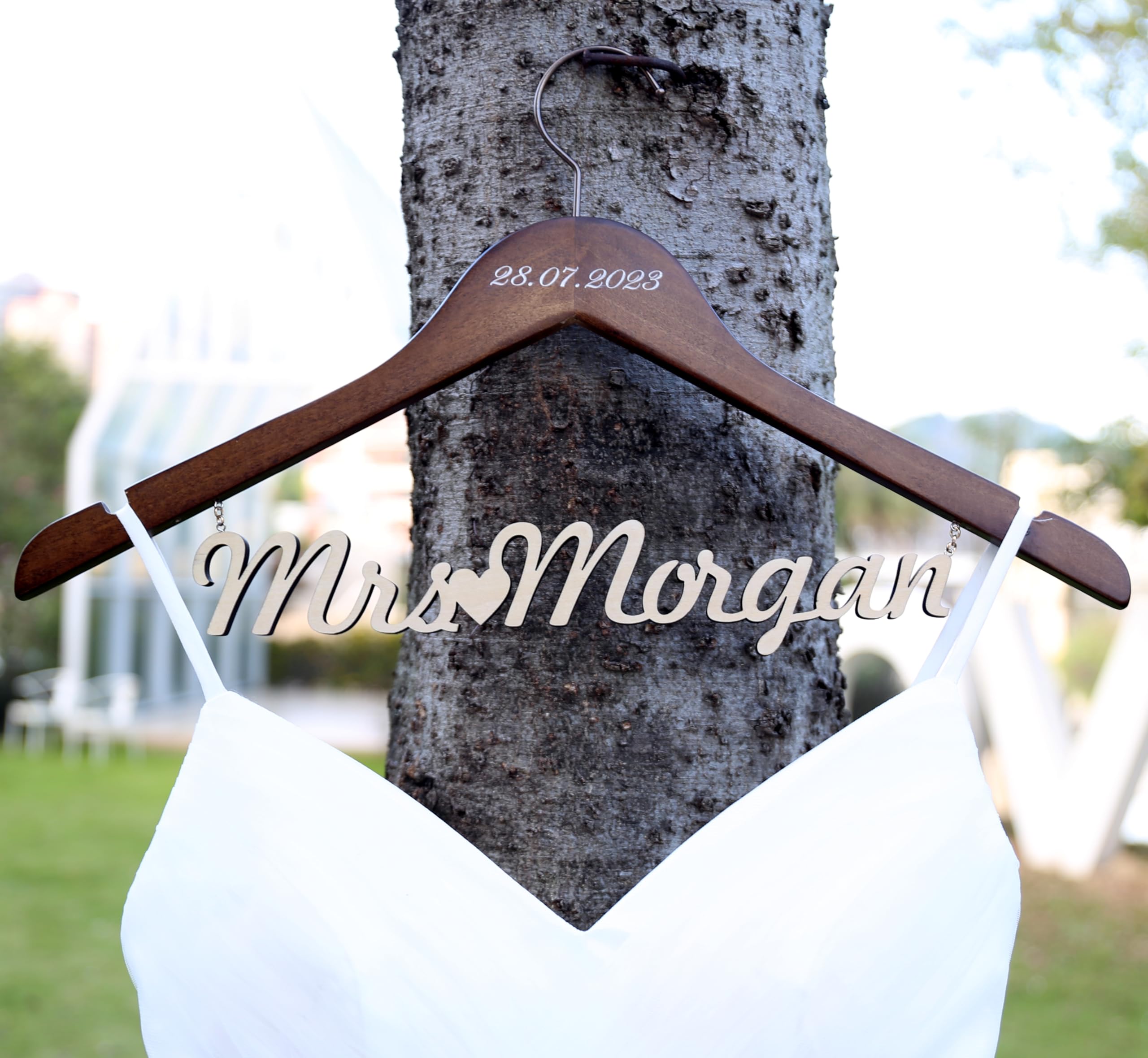 Bride hanger, wedding hanger, wood engraving,personalized bride hanger, lady hanger, custom hanger, honor maid, bridesmaid, The doctor hangers,Gift-giving hangers