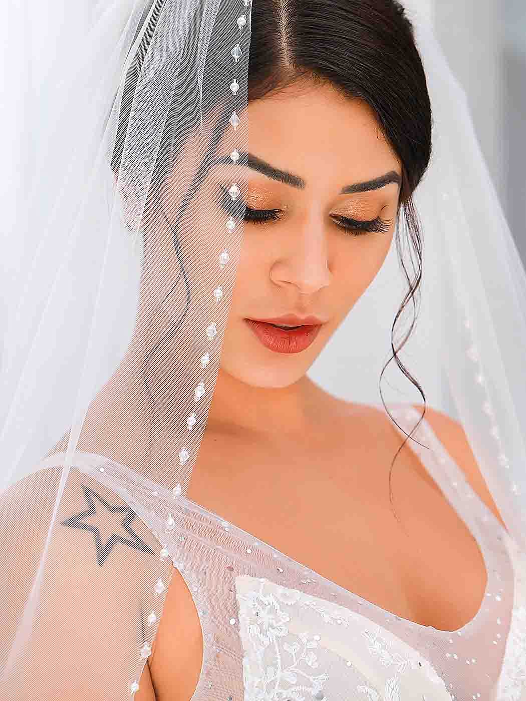 Asooll Pearl Bridal Veil with Comb Crystal Wedding Tulle Veil 1 Tier Hair Accessories for Bride