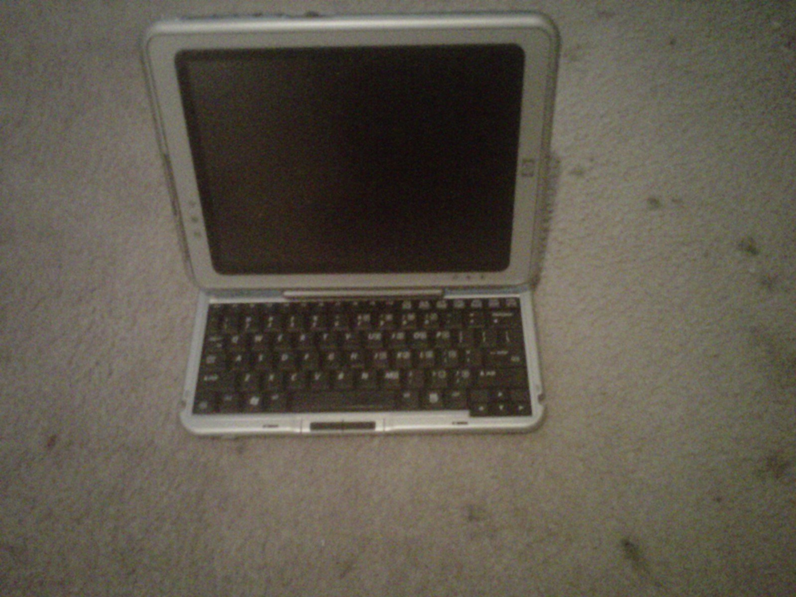 HP Compaq Tablet PC TC1100 - Pentium M 1 GHz ULV - RAM 512 MB - HDD 40 GB - GF4 420 Go - WLAN : 802.11b - Win XP Tablet PC - 10.4" TFT 1024 x 768 ( XGA )