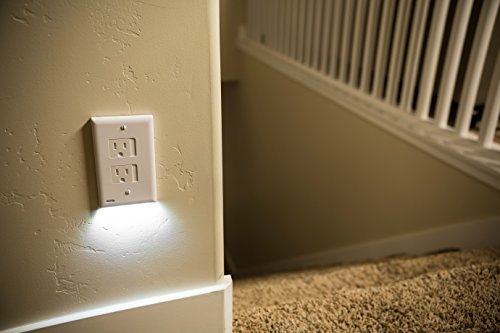SnapPower 3 Pack SafeLight [for Décor Outlets] - Self-Closing Safety Cover Plate with LED Night Light - Child-Proofing Wall Plate Helps Protect Baby from Electrical Shock - (Décor, White)