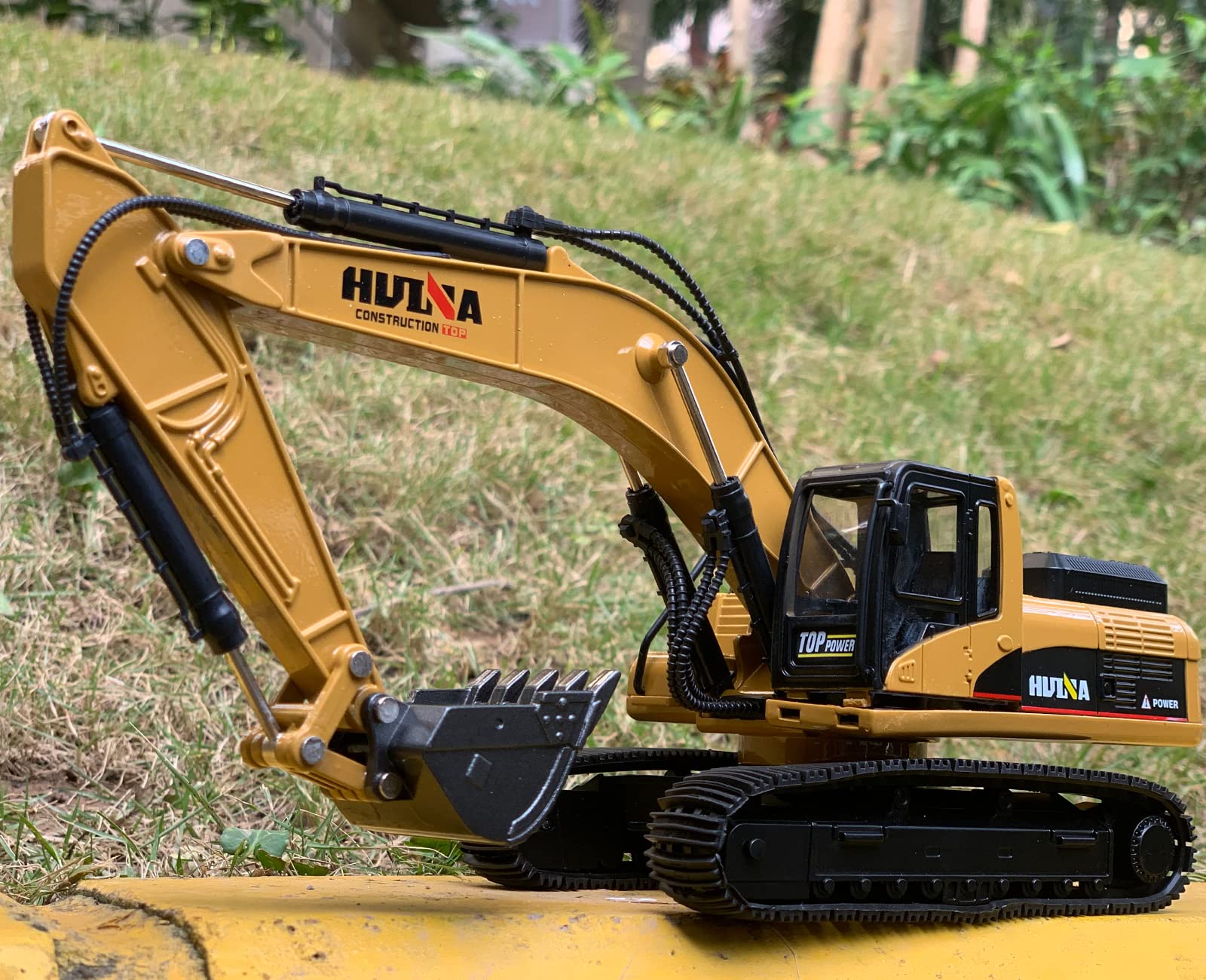 Gemini & Genius Excavator Toys, Construction Vehicle Digger Toys 1/40 Scale Die-cast Grader Engineering Tracked Excavator Vehicle Alloy Models Toys for Kids and Decoration for House