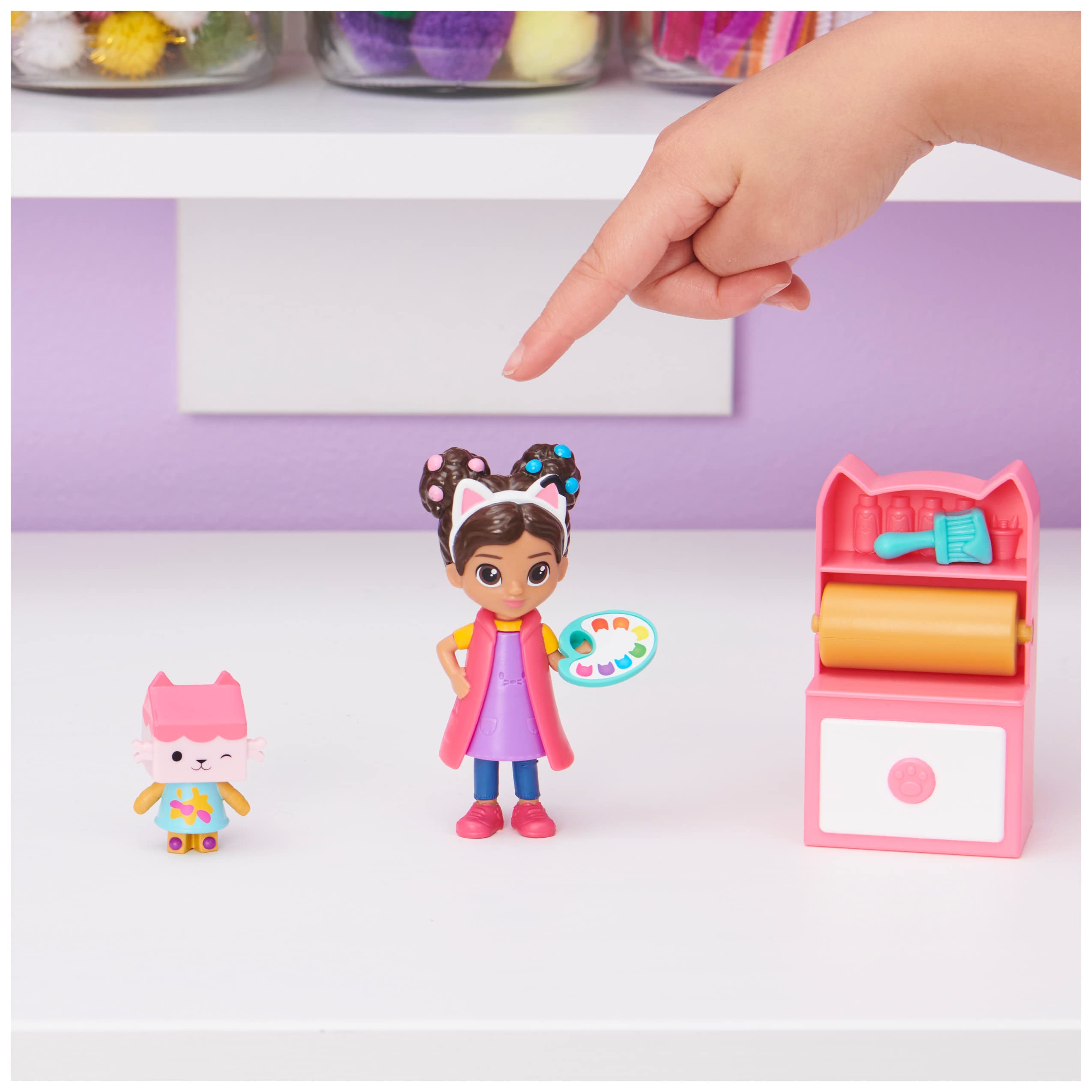 Gabby’s Dollhouse, Art Studio Set with 2 Toy Figures, 2 Accessories, Delivery and Furniture Piece, Kids Toys for Ages 3 and up