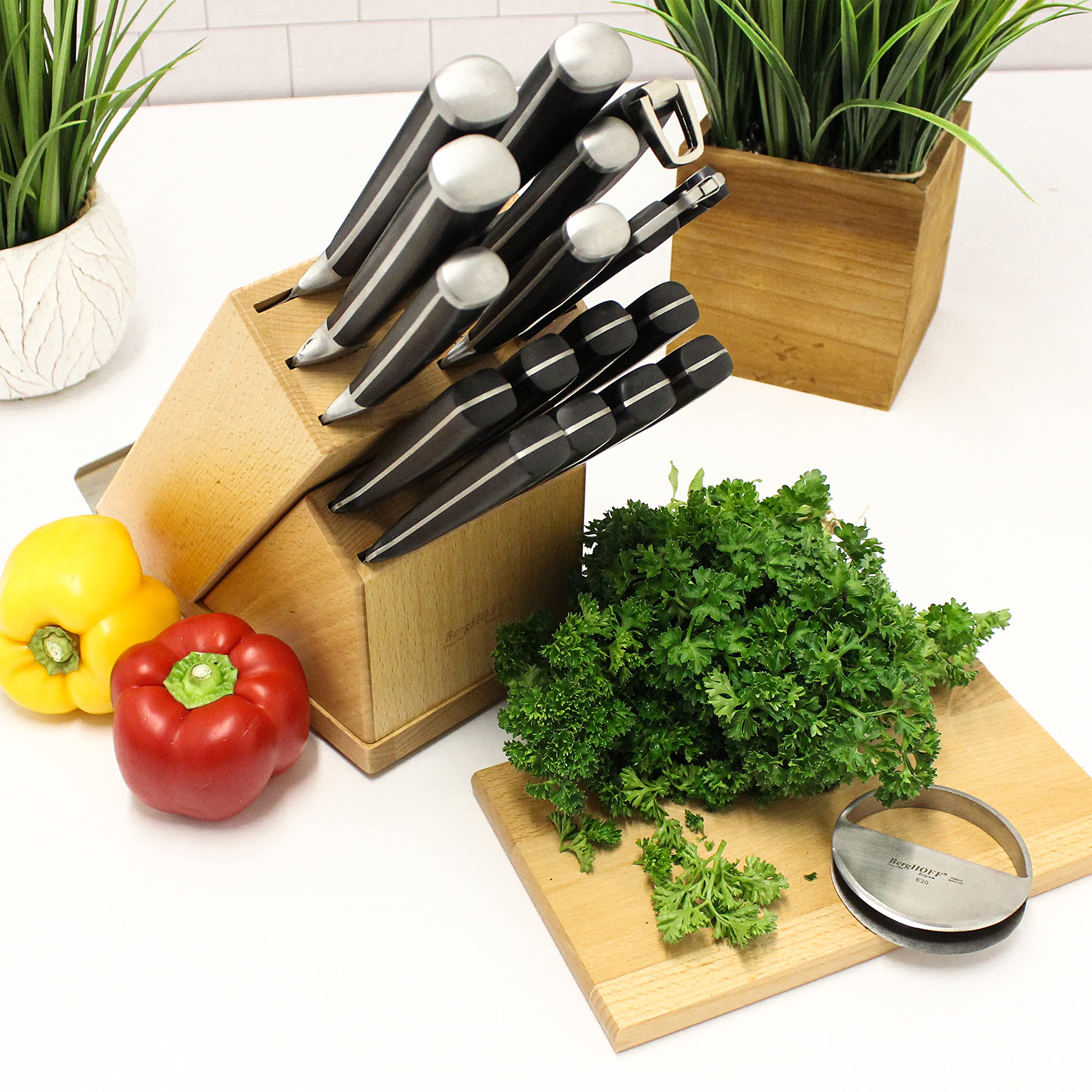 BergHOFF 20 Piece Forged Smart Knife Block/Swivel base, Cut Board & Herb Cutter, Tan