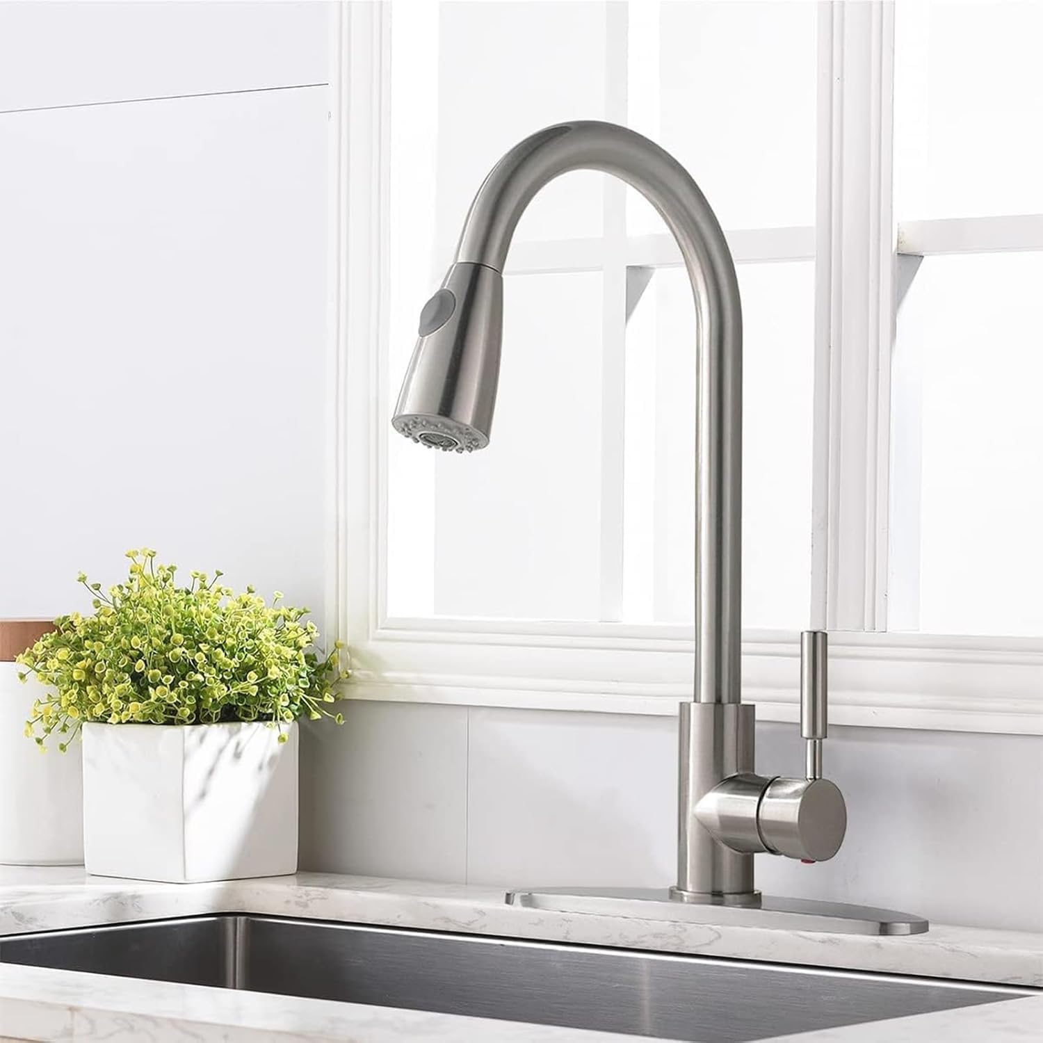 Comllen Single Handle Brushed Nickel Kitchen Faucet, High Arc Stainless Steel Kitchen Sink Faucet with Pull Down Sprayer, Modern Pull Out Faucet for Kitchen Sink with Deck Plate