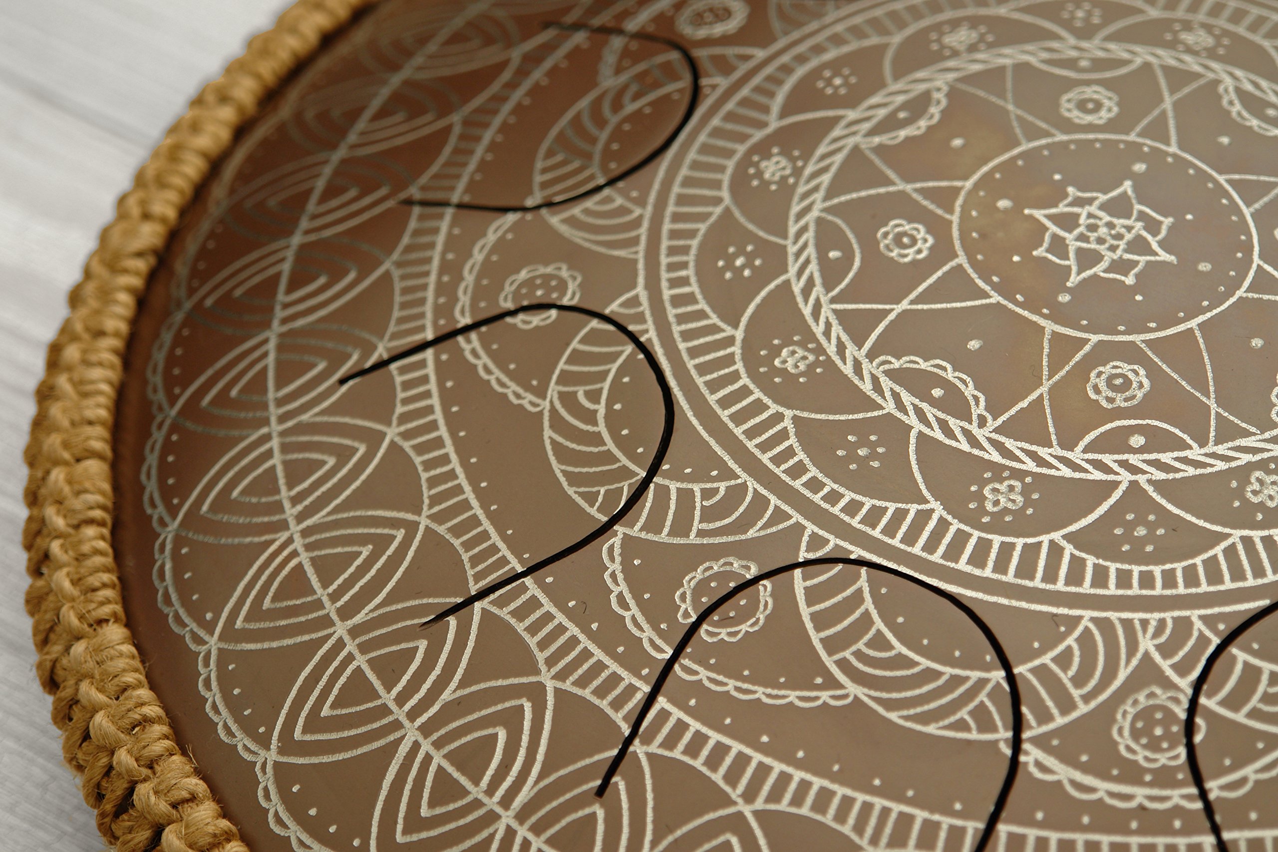 GUDA DRUM Freezbee with Soft Brown Rope Decoration