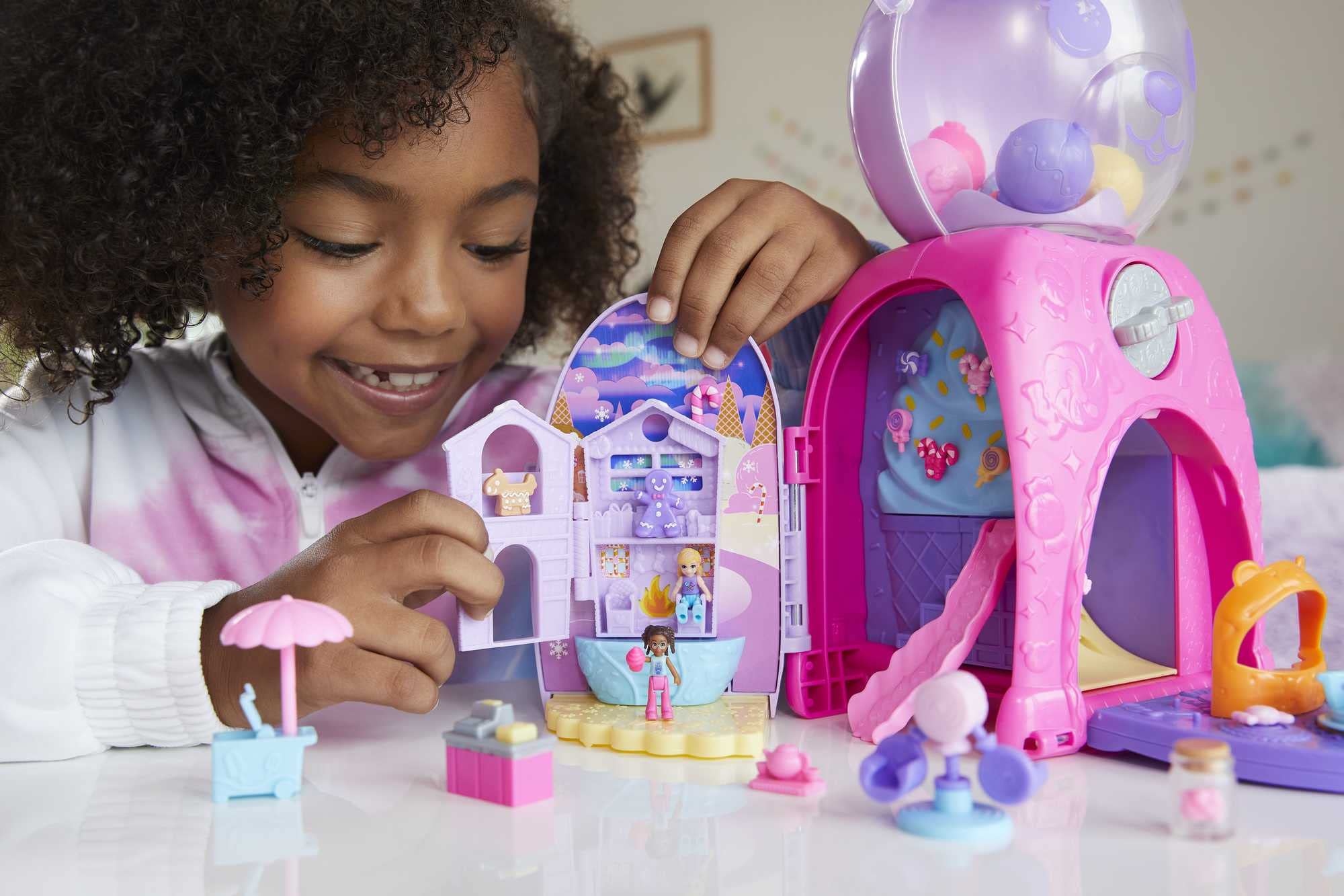 Polly Pocket Travel Toy, Gumball Bear Playset with 2 Micro Dolls & 26 Surprise Accessories, Animal Toy Compact