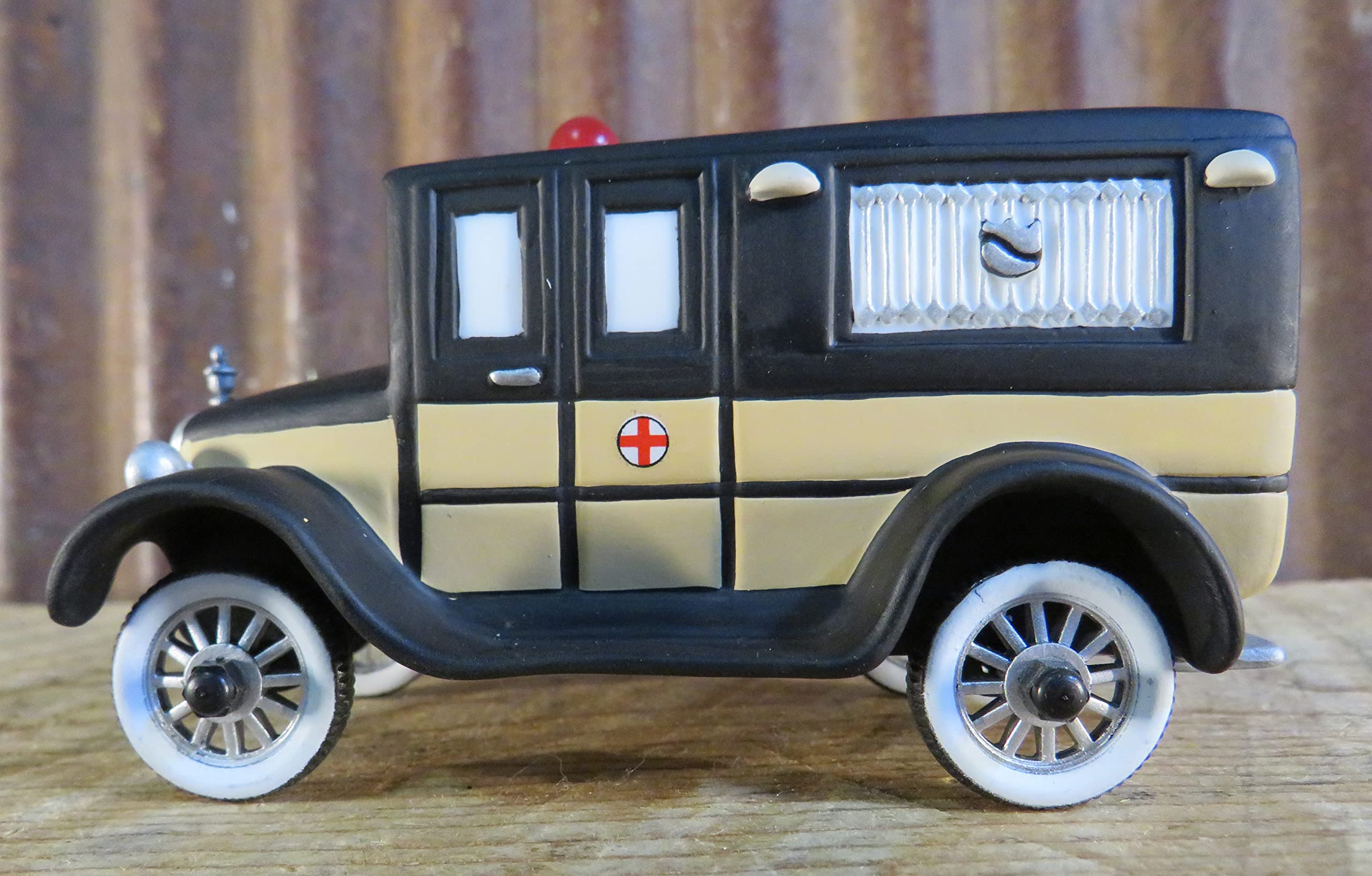 Department 56 The City Ambulance 56.58910